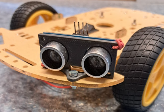 HC-SR04 distance sensor mount for Joy-It robot car by Lucas Cosemans ...