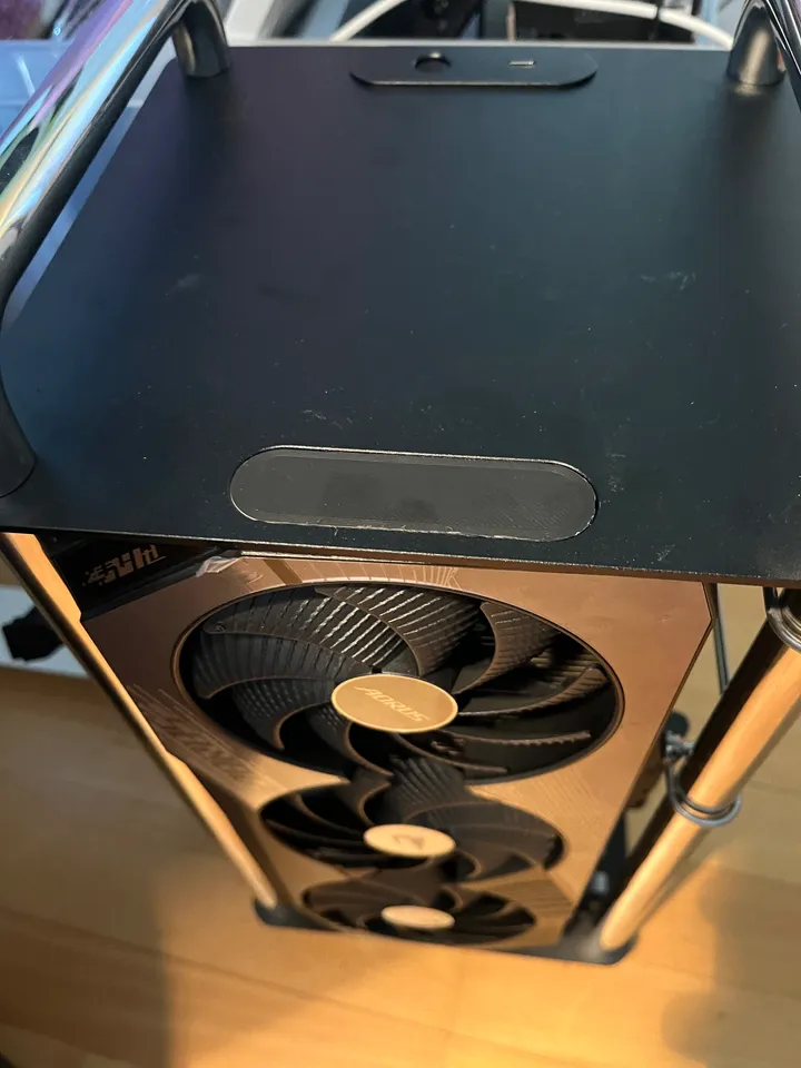 DA6 Mini-ITX and 4090 Gigybyte Aorus Master GPU fixation top by roads ...