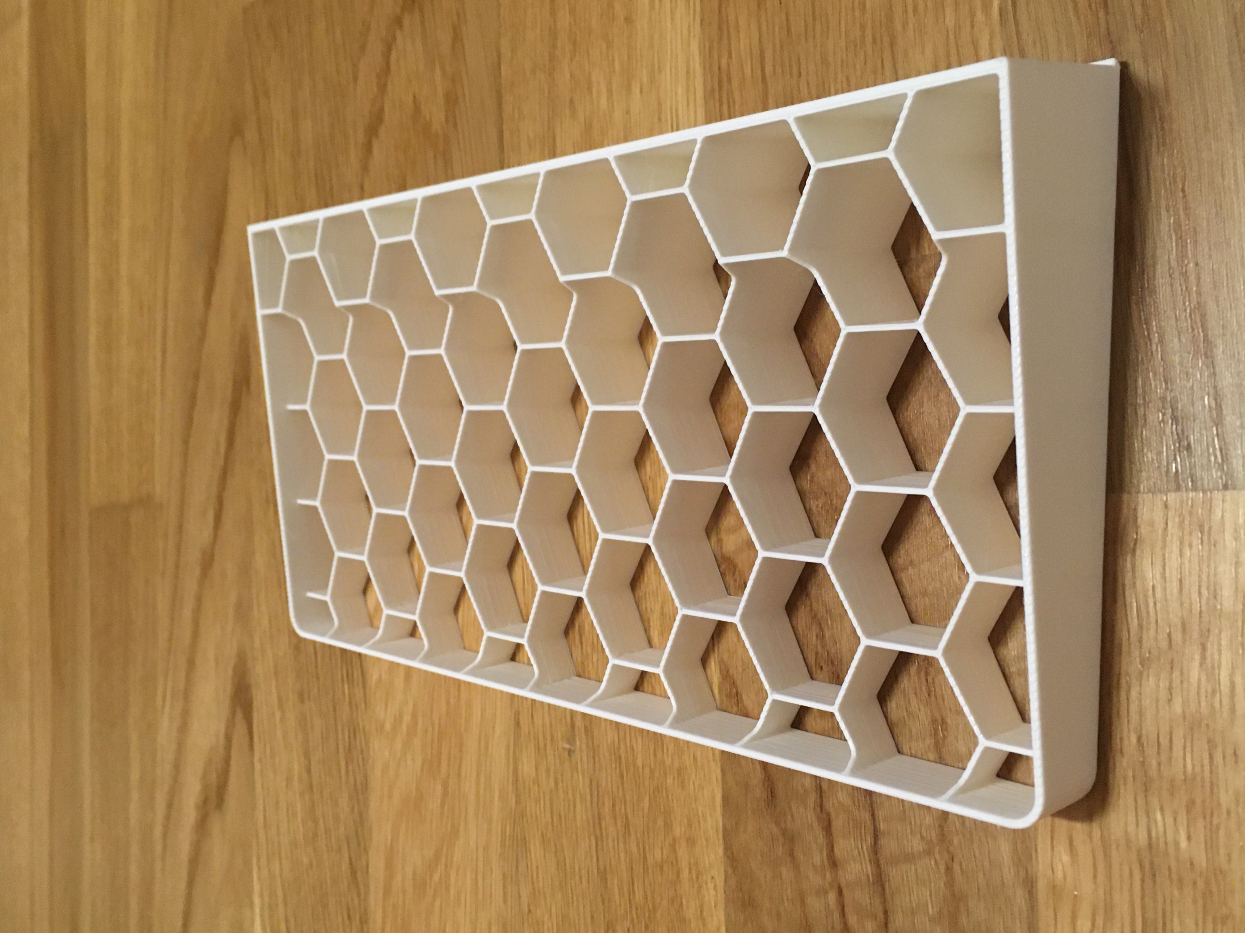 Hexagon shelf with recess for a first aid kit / Regalbord mit ...