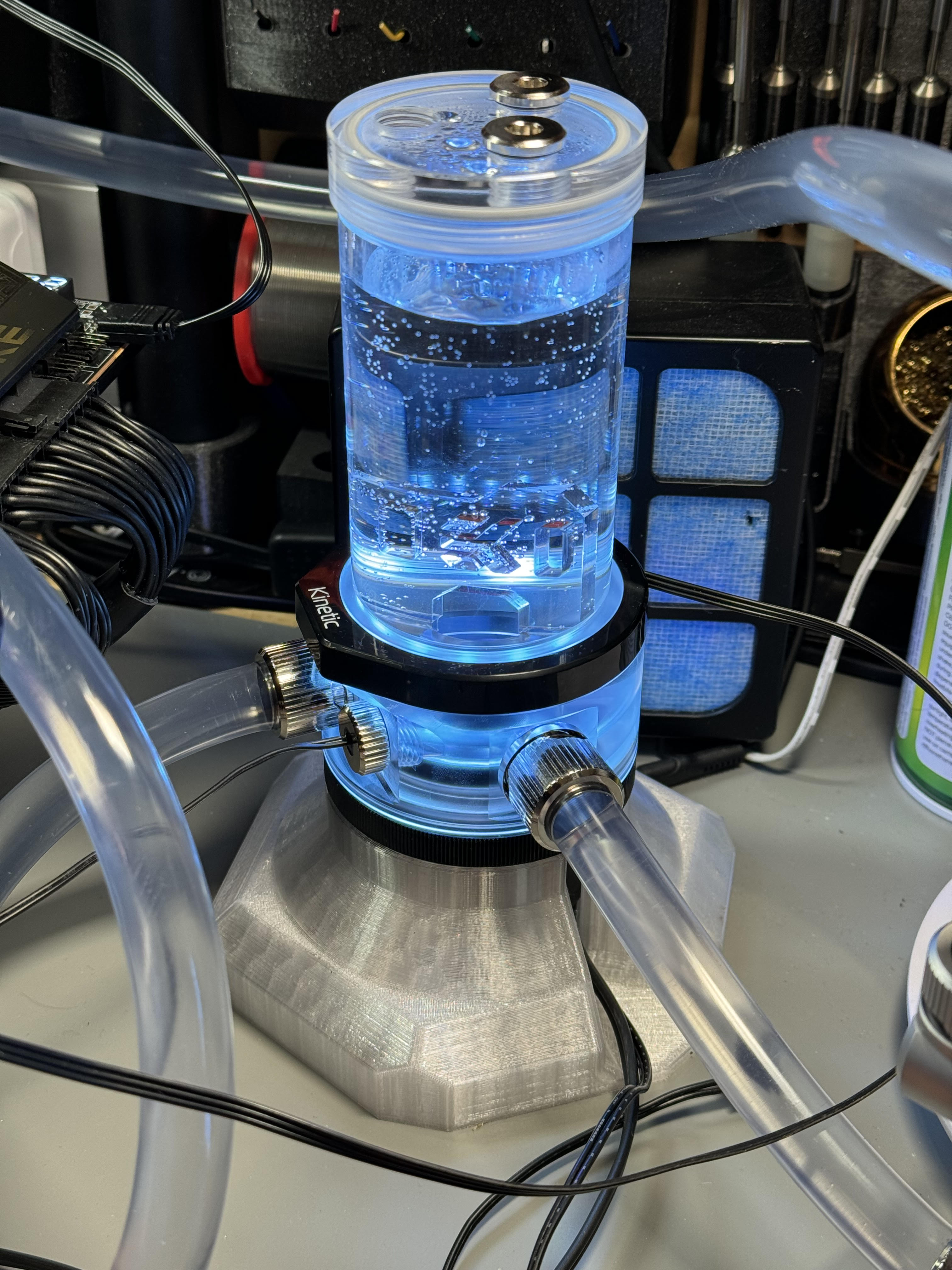 EKWB EK-Quantum Kinetic TBE D5 Reservoir Bench Stand by fivesixzero ...