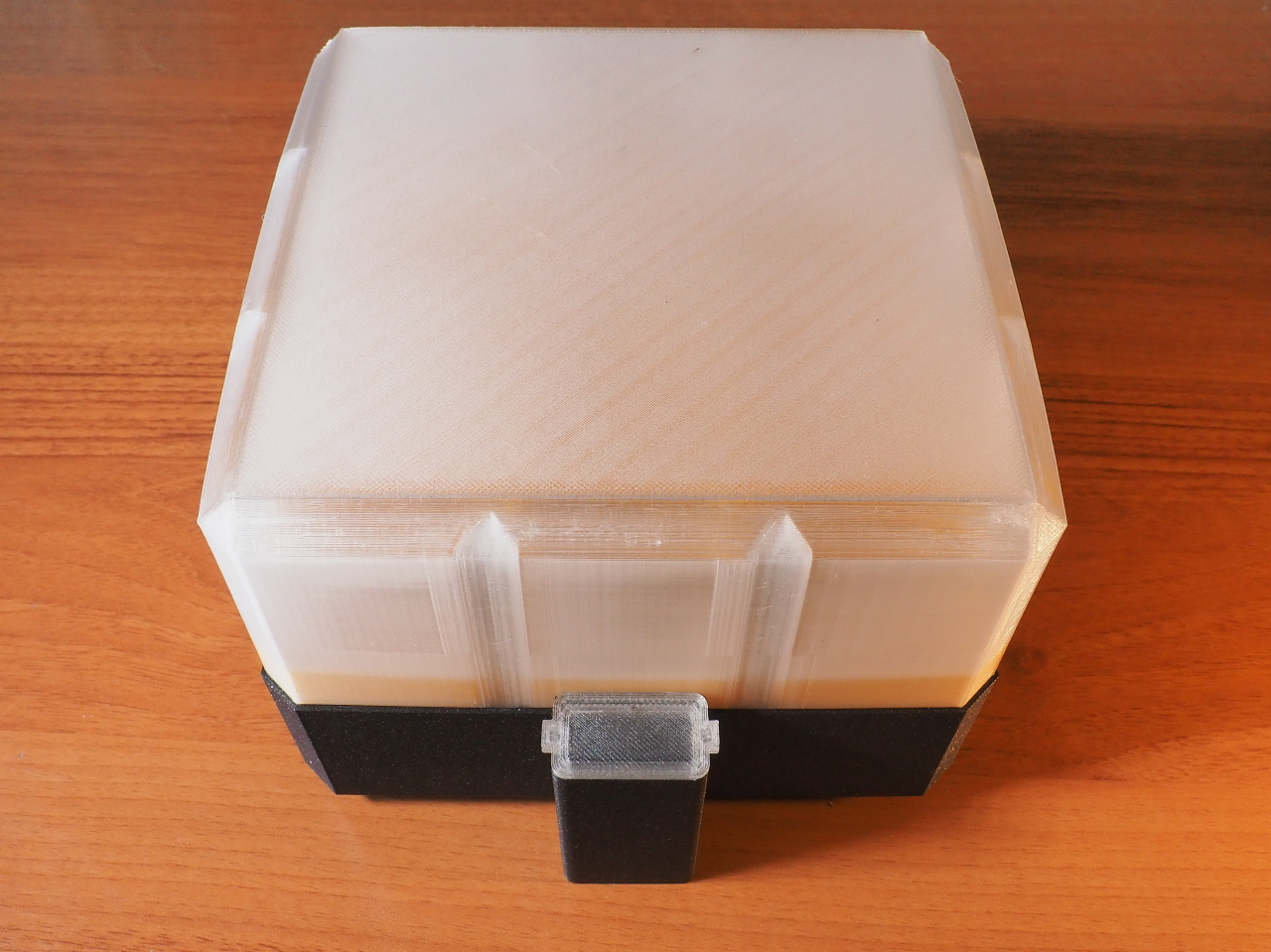 Small Self-Watering Seed Starter by Quint | Download free STL model ...