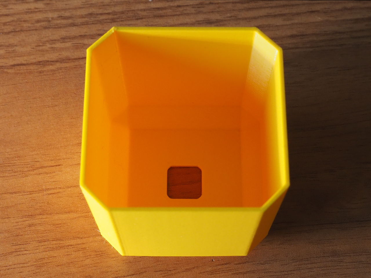 Small Self-Watering Seed Starter by Quint | Download free STL model ...