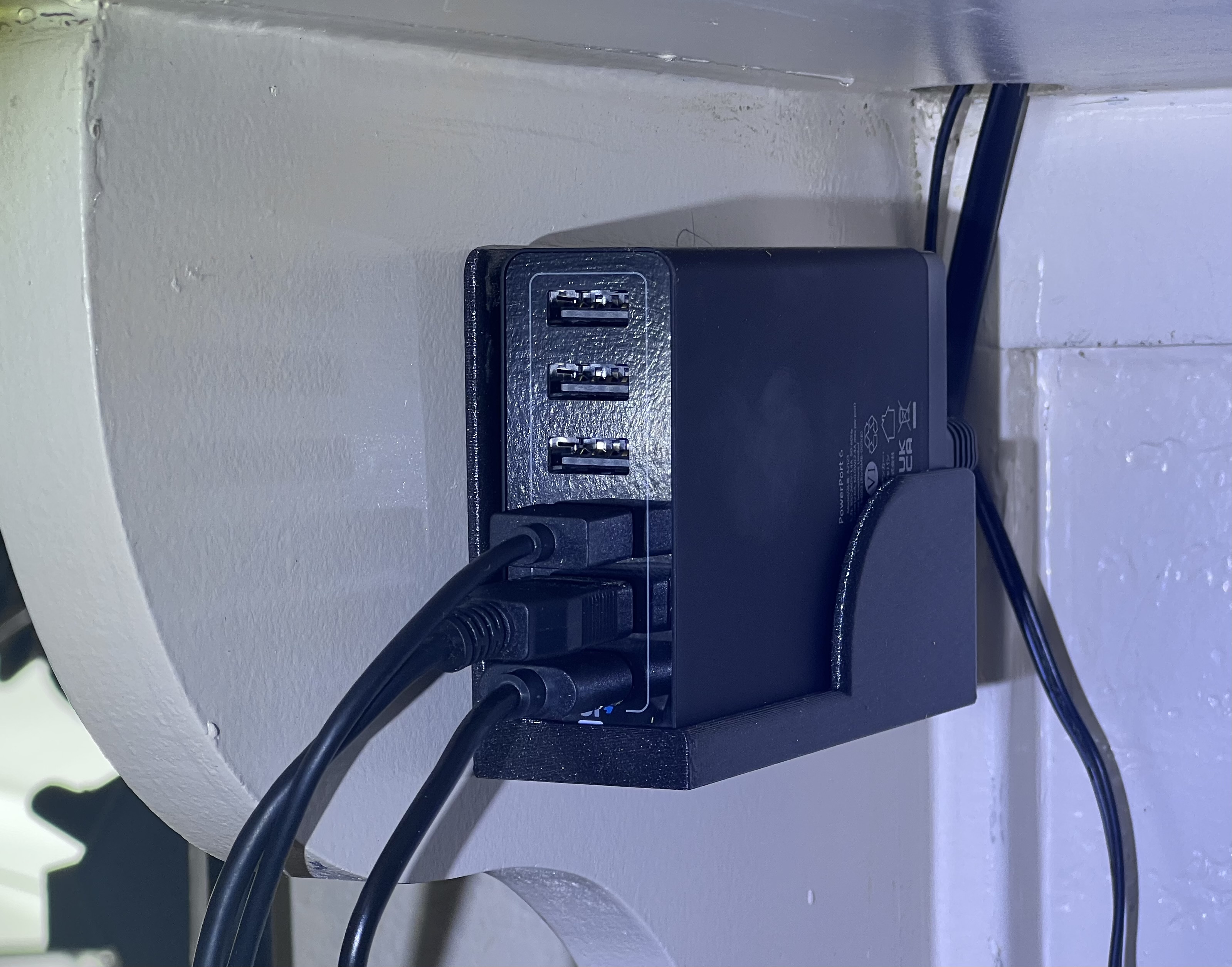 USB Charger Wall Bracket by CeptoRider | Download free STL model ...