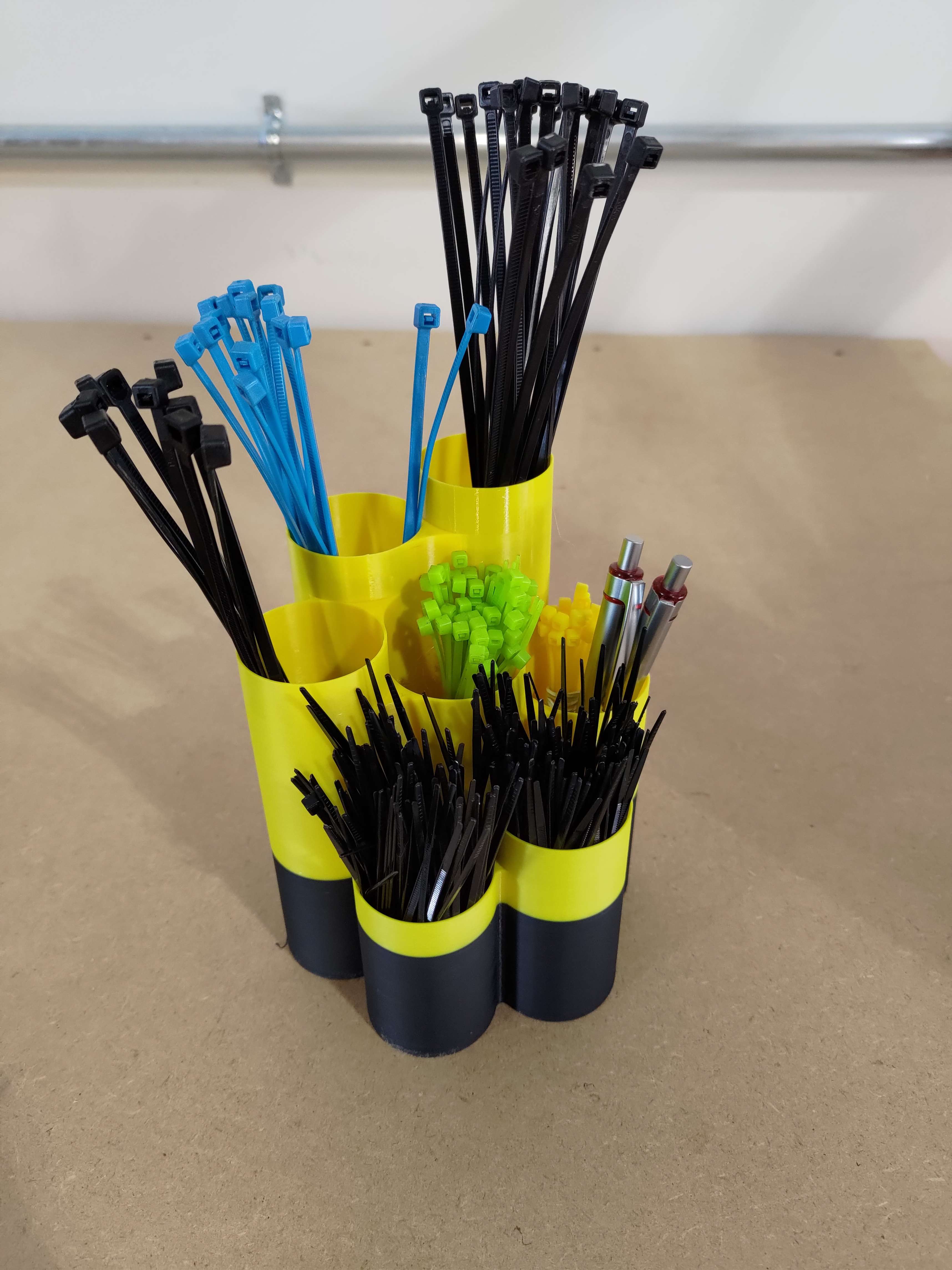 Parametric zip tie organizer by Nemer | Download free STL model ...