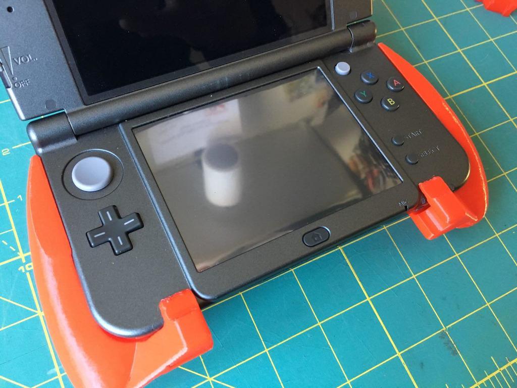 New Nintendo 3DS XL ergonomic grip smooth by ThaliaFP | Download free ...