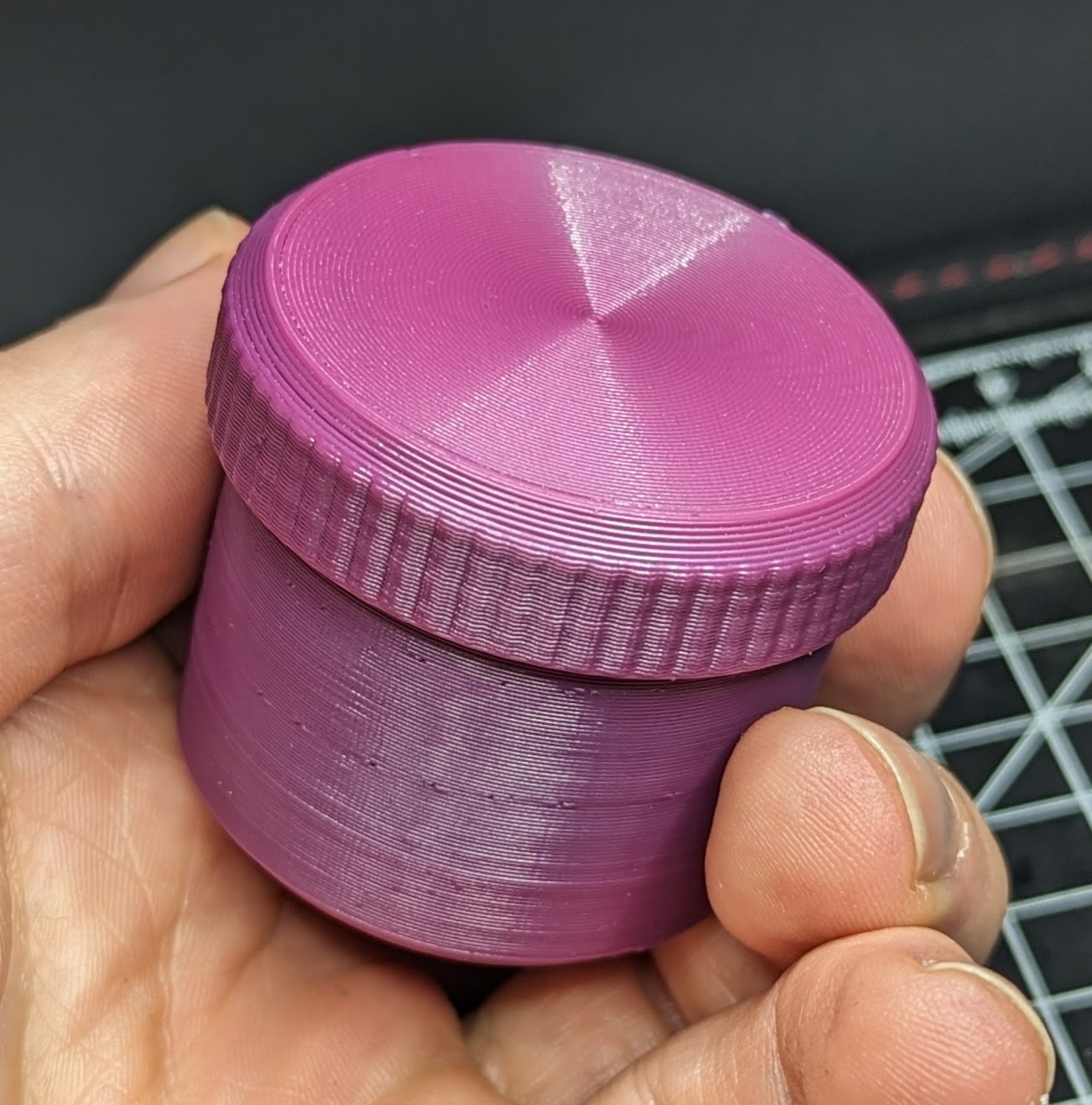 Small Round Container with Knurling by dasfrodo | Download free STL ...