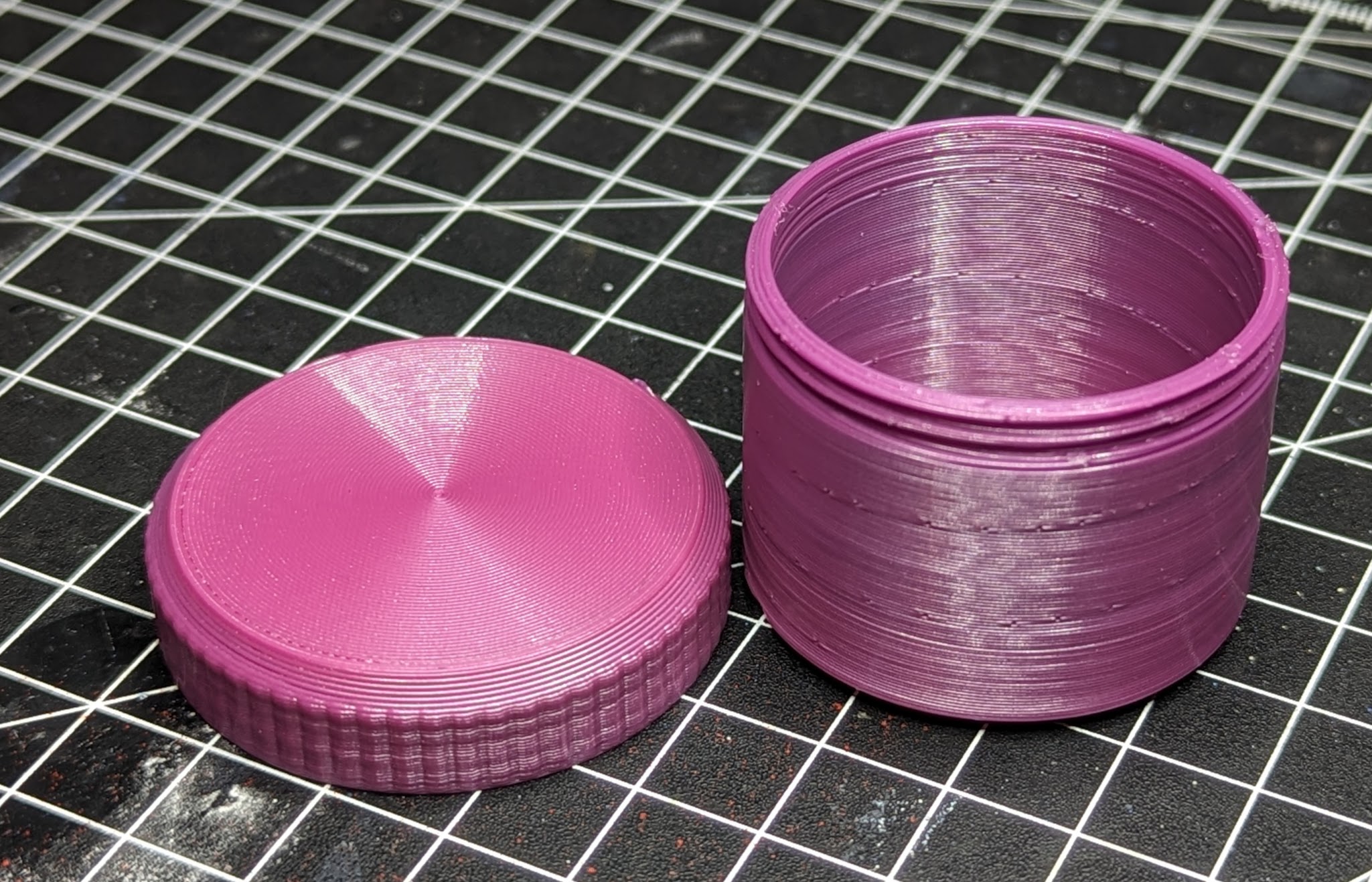 Small Round Container with Knurling by dasfrodo | Download free STL ...