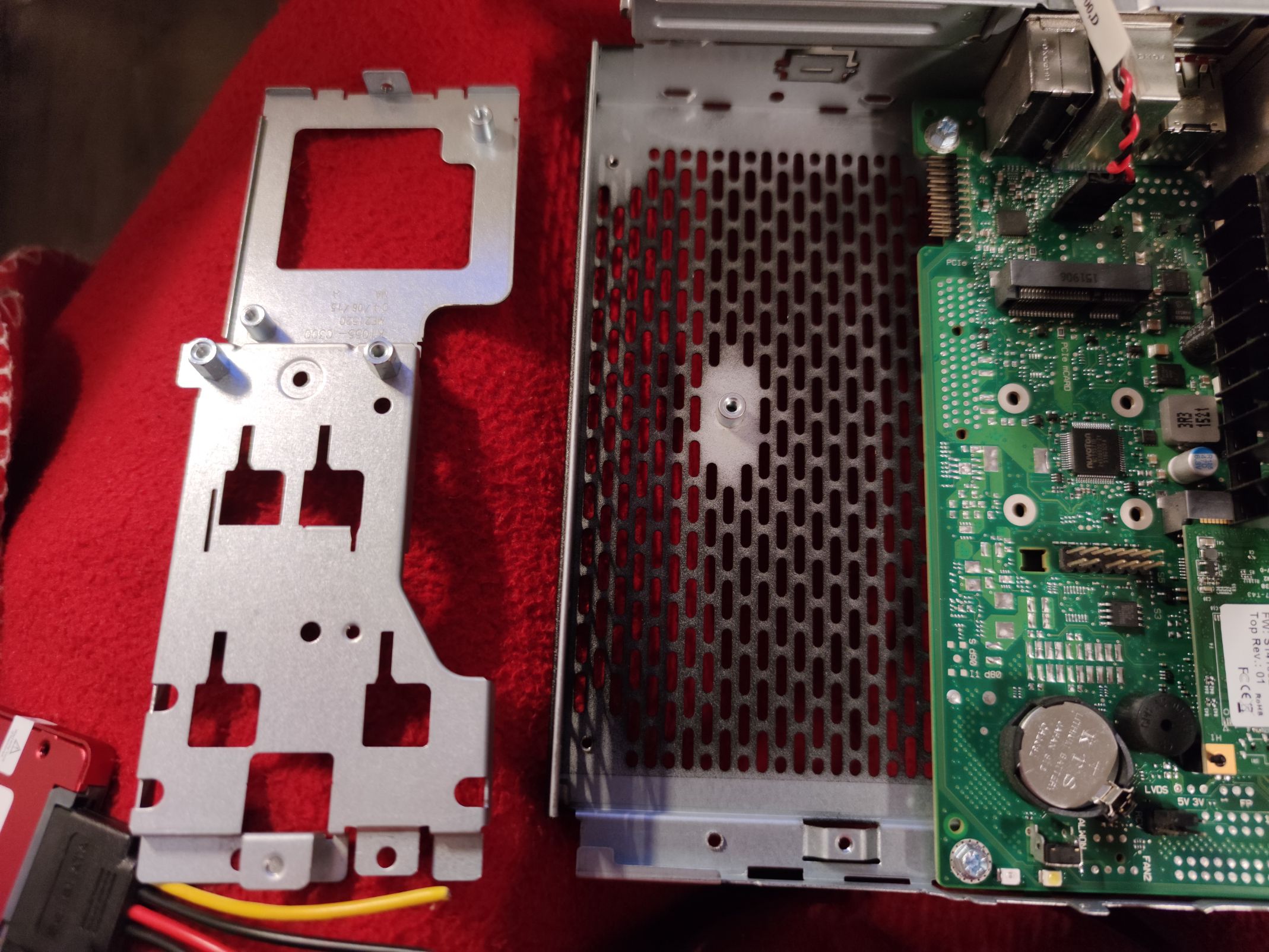 SSD mount for Fujitsu Futro S720 by PistonPin | Download free STL model ...