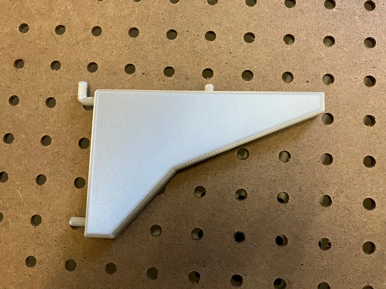 pegboard shelf bracket by hobbyguyme | Download free STL model ...