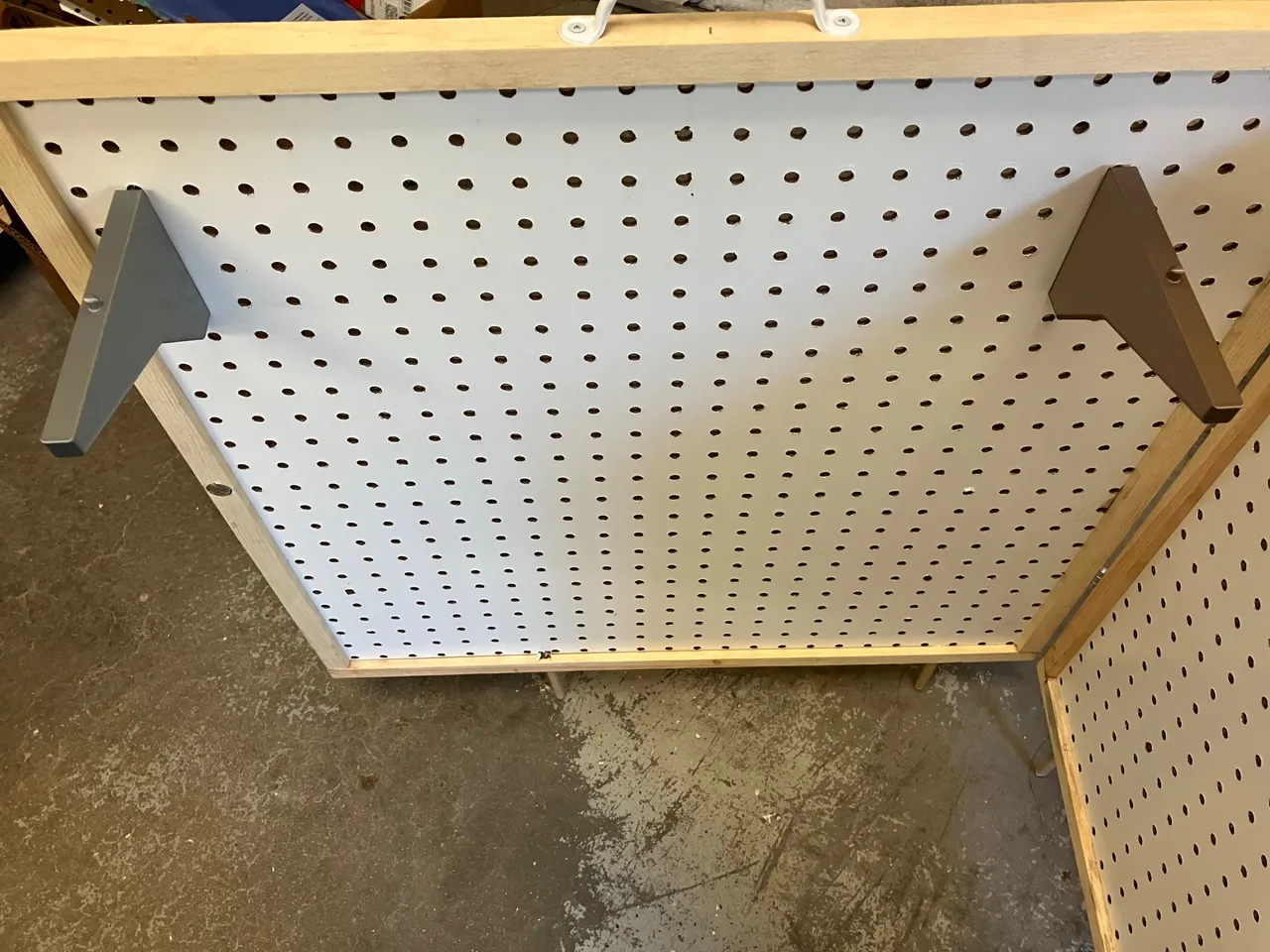 pegboard shelf bracket by hobbyguyme | Download free STL model ...