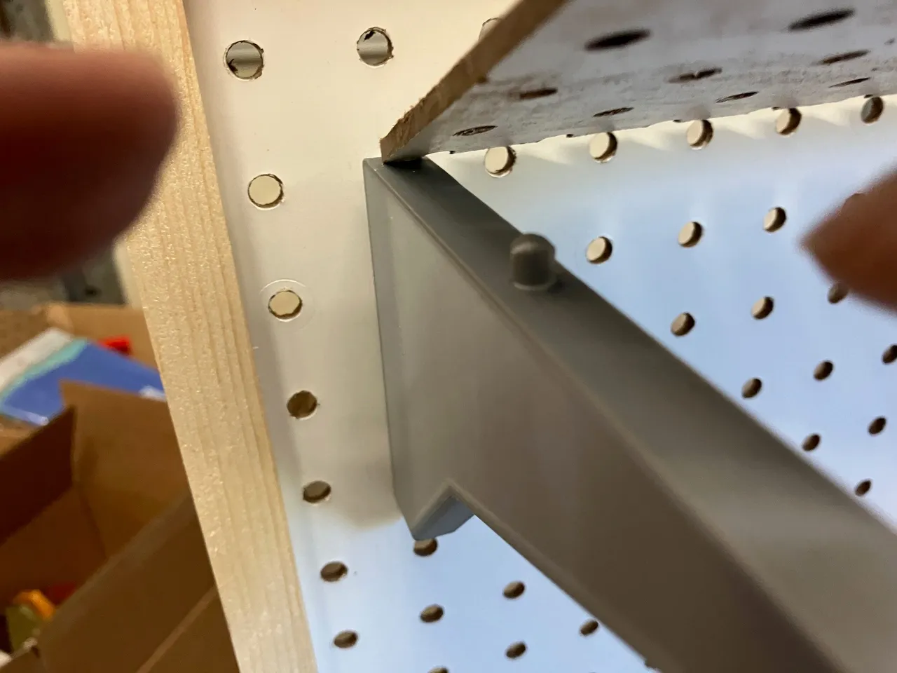 pegboard shelf bracket by hobbyguyme | Download free STL model ...