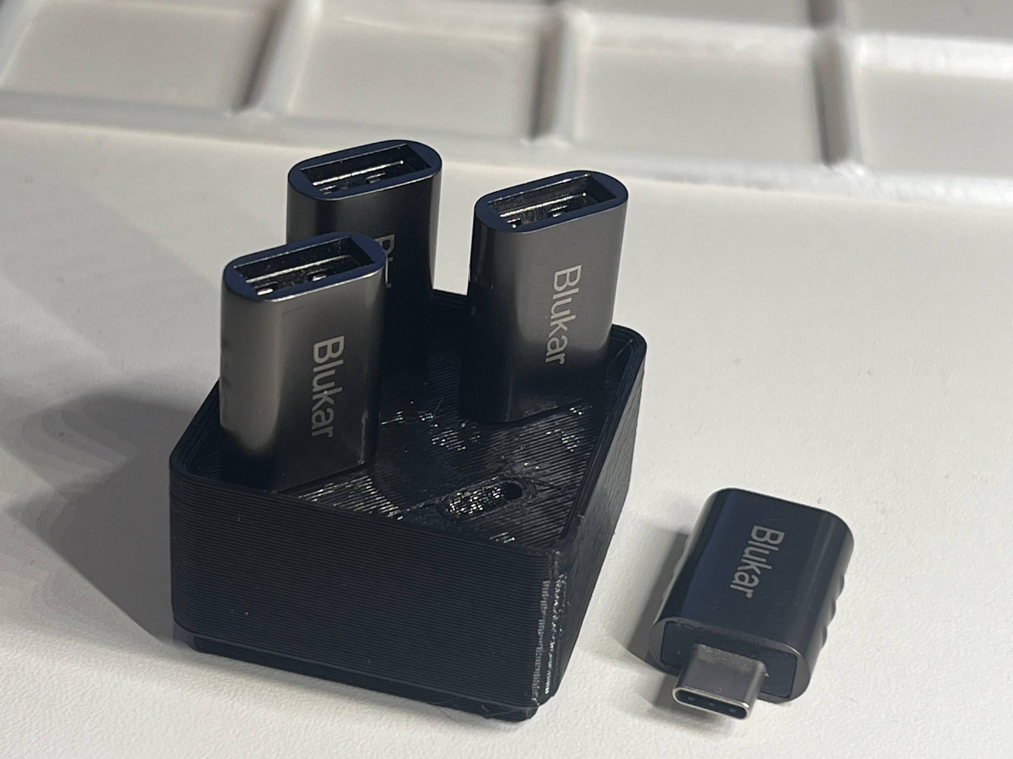 #Gridfinity 4x USB-C adapter holder 1x1x3 by Mat | Download free STL ...