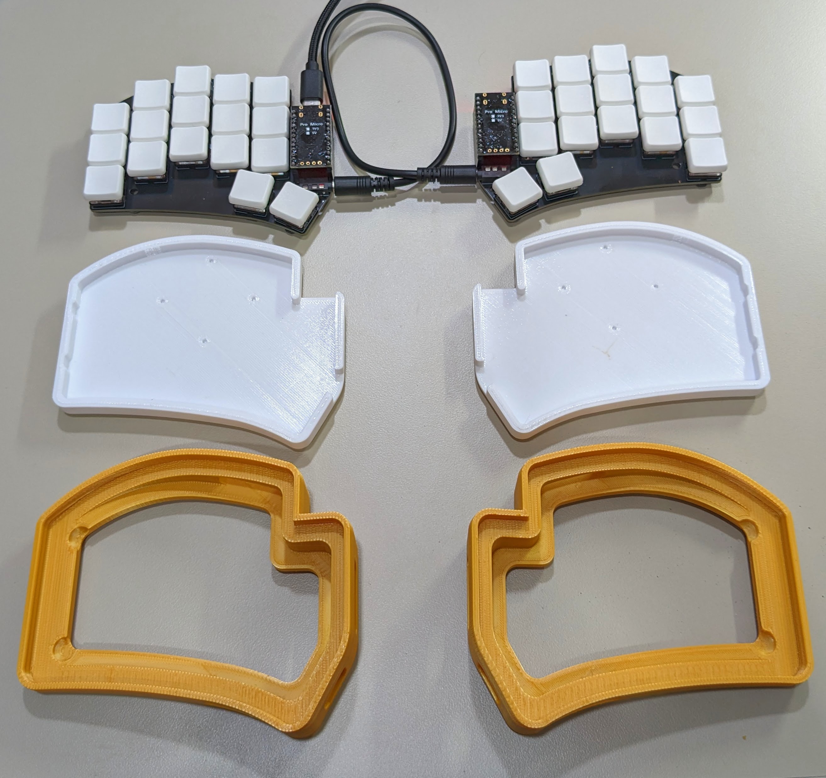 Ferris Sweep case and 10° tenting stand with 8mm diameter rubber feets ...