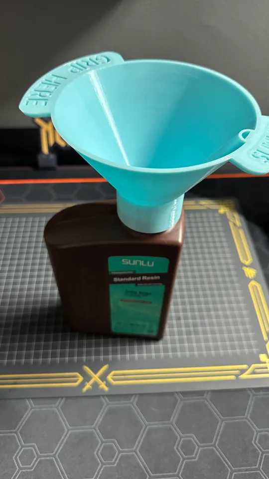 Funnel for Sunlu Resin Bottles & Coupler by FunkyNuggets | Download ...
