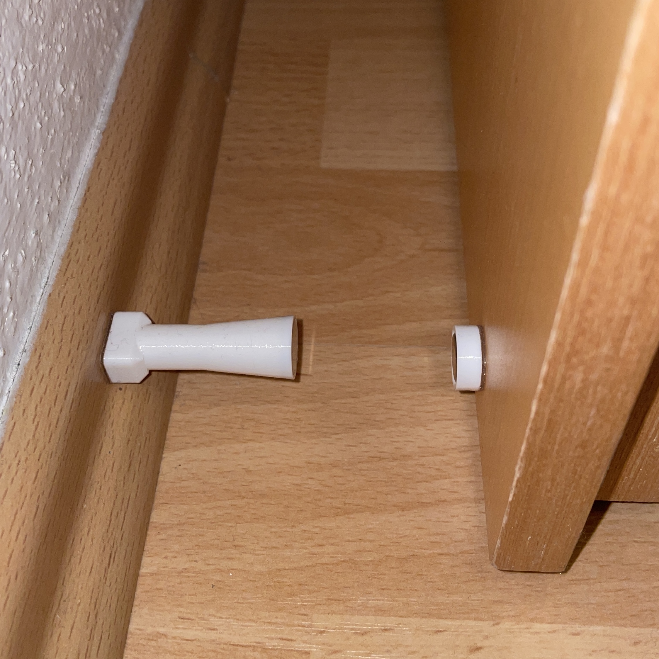Magnetic door stop with spacing by Lubos | Download free STL model | Printables.com