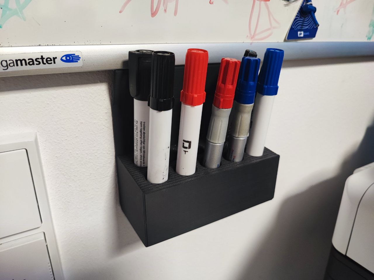 Whiteboard Marker Holder for 10 Markers by Sam | Download free STL ...