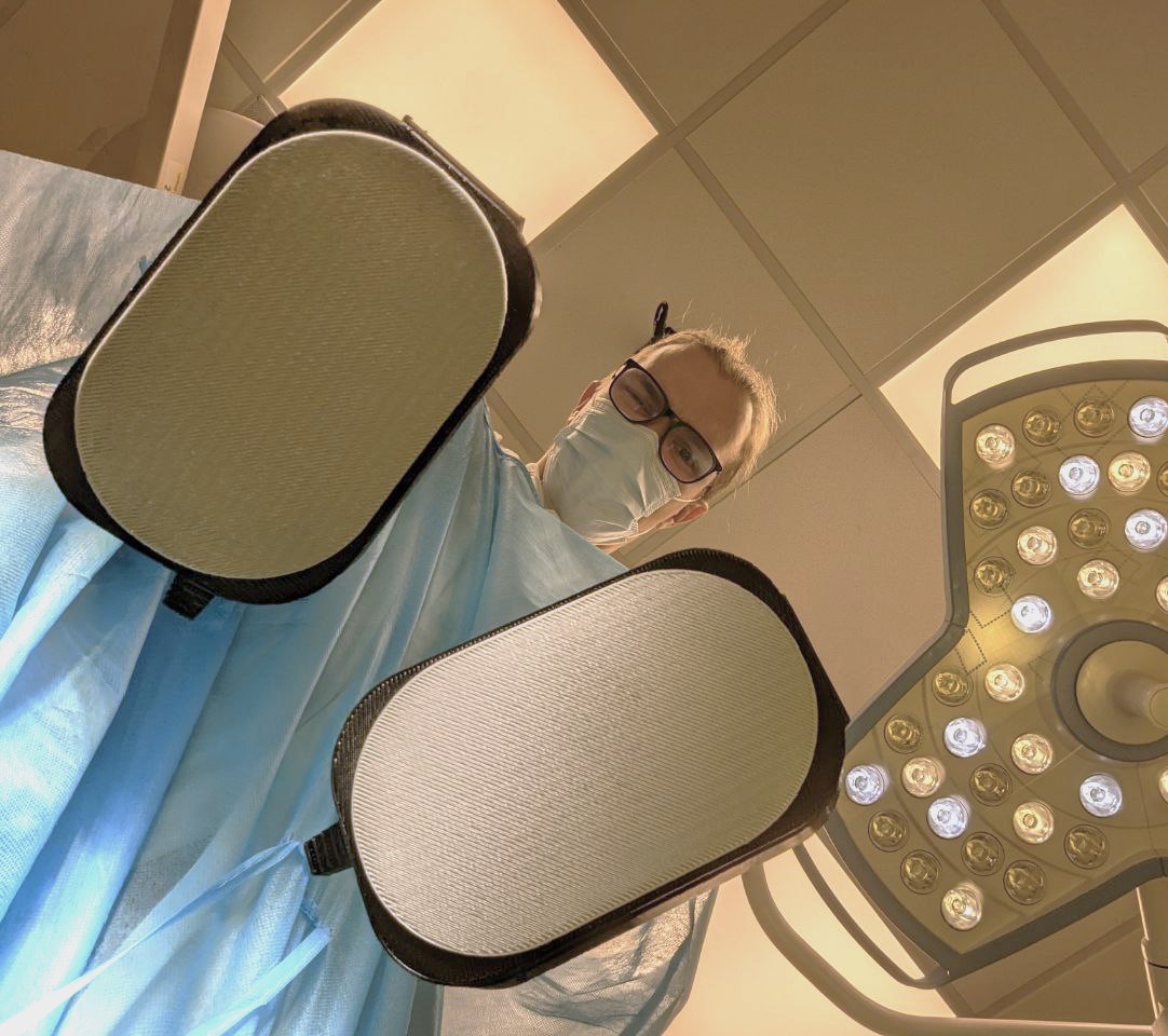 Defibrillator paddles prop for clinical simulation von Aleksandrs ...