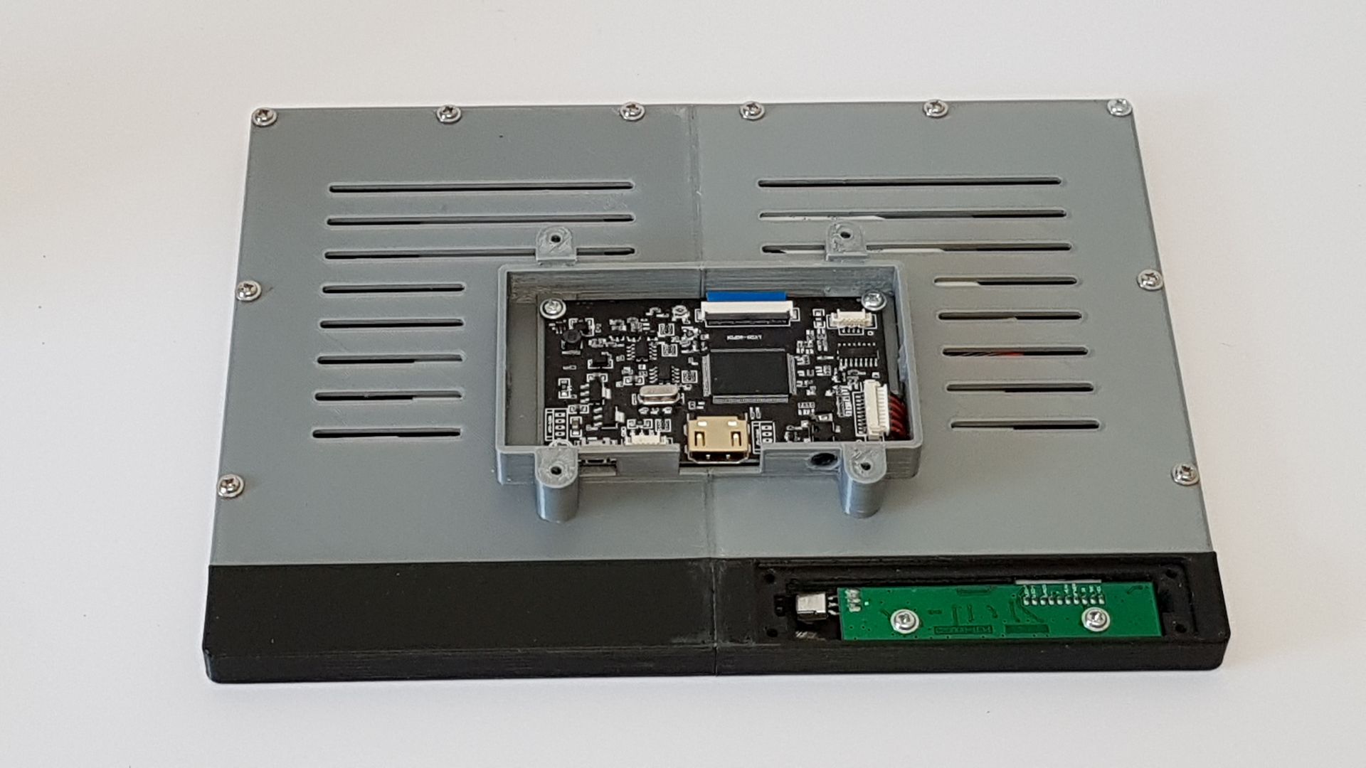 TFT-ScreenEnclosure 10.1" by Sisul | Download free STL model ...
