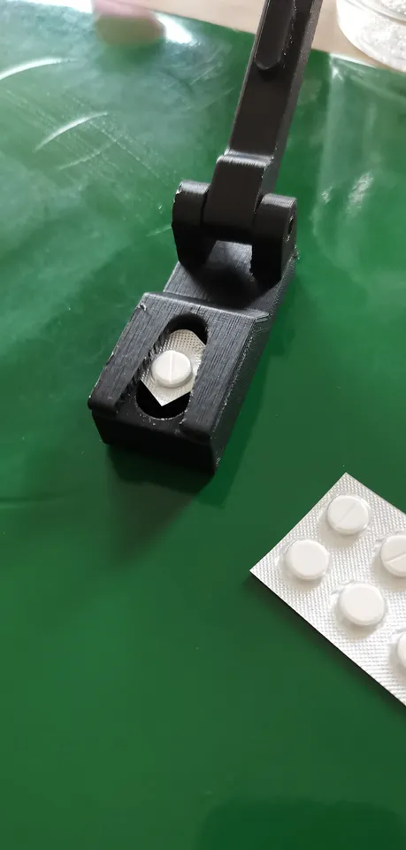 Pill Pusher with holding lid by Martin E | Download free STL model ...