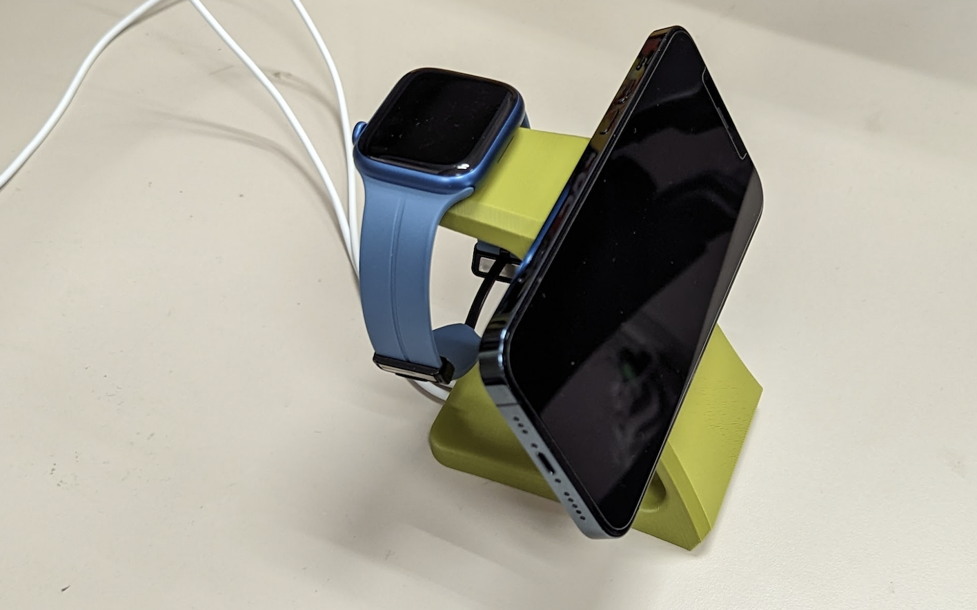 MagSafe iPhone Watch Stand V3 by jgentry | Download free STL model ...
