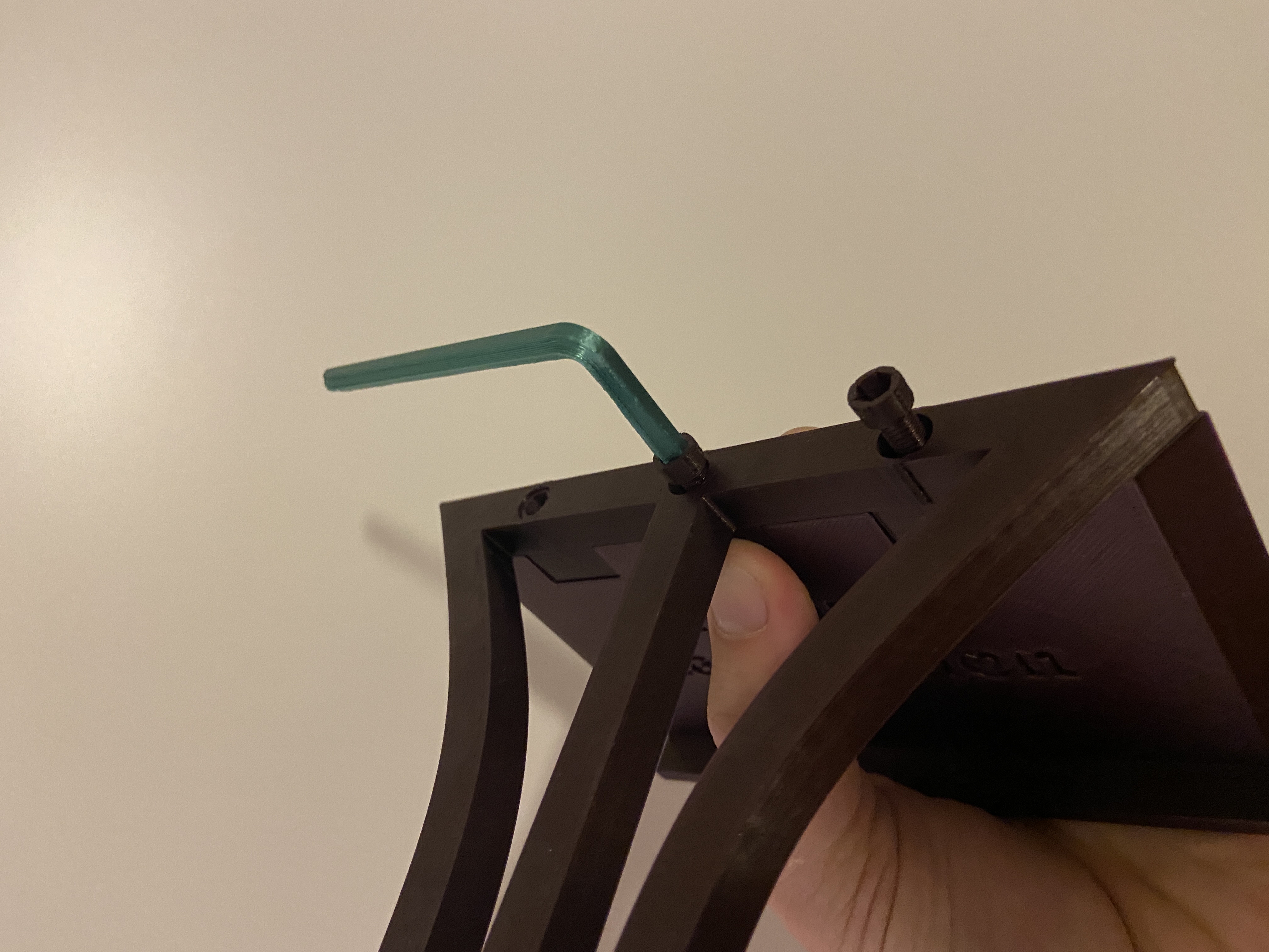 Iphone charge station hanger by Matthias | Download free STL model ...