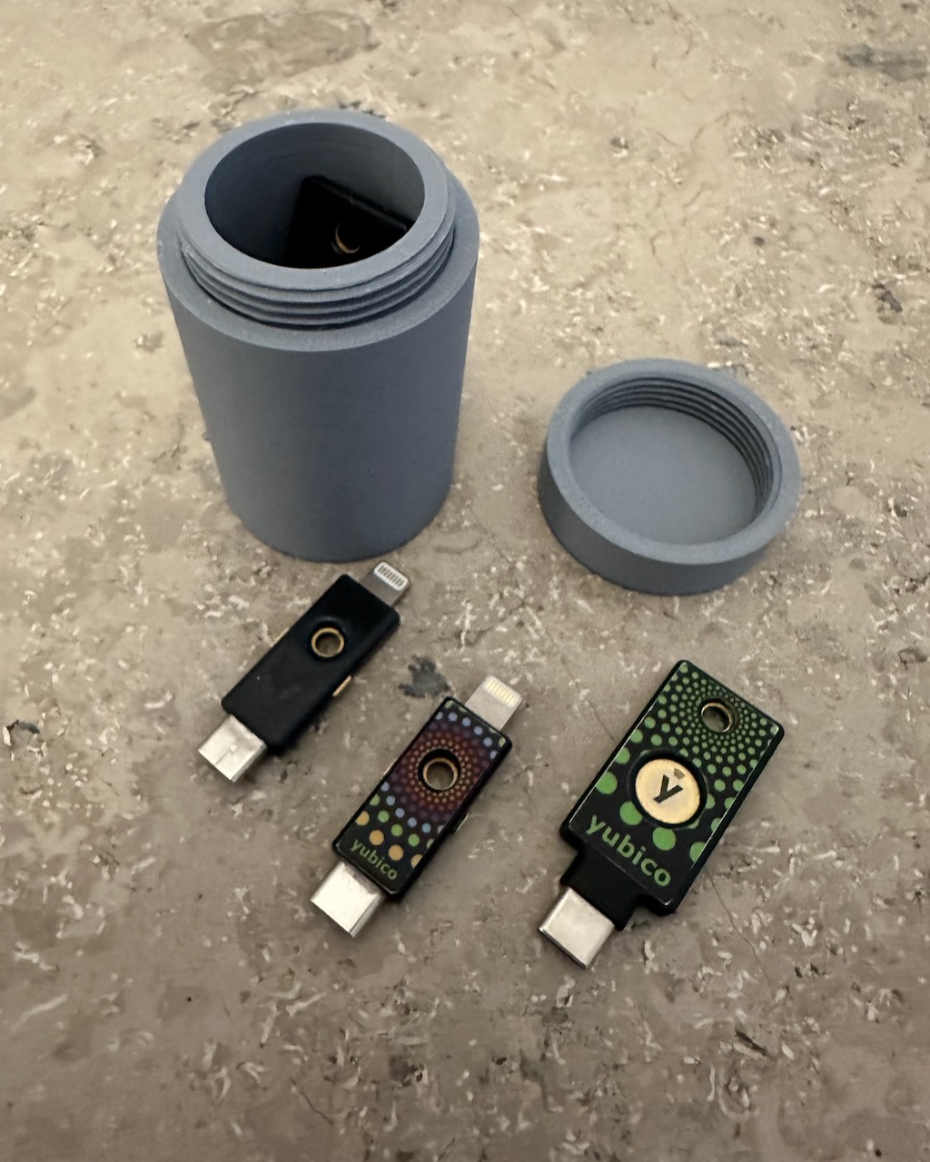 Small jar with AirTag by jenz | Download free STL model | Printables.com