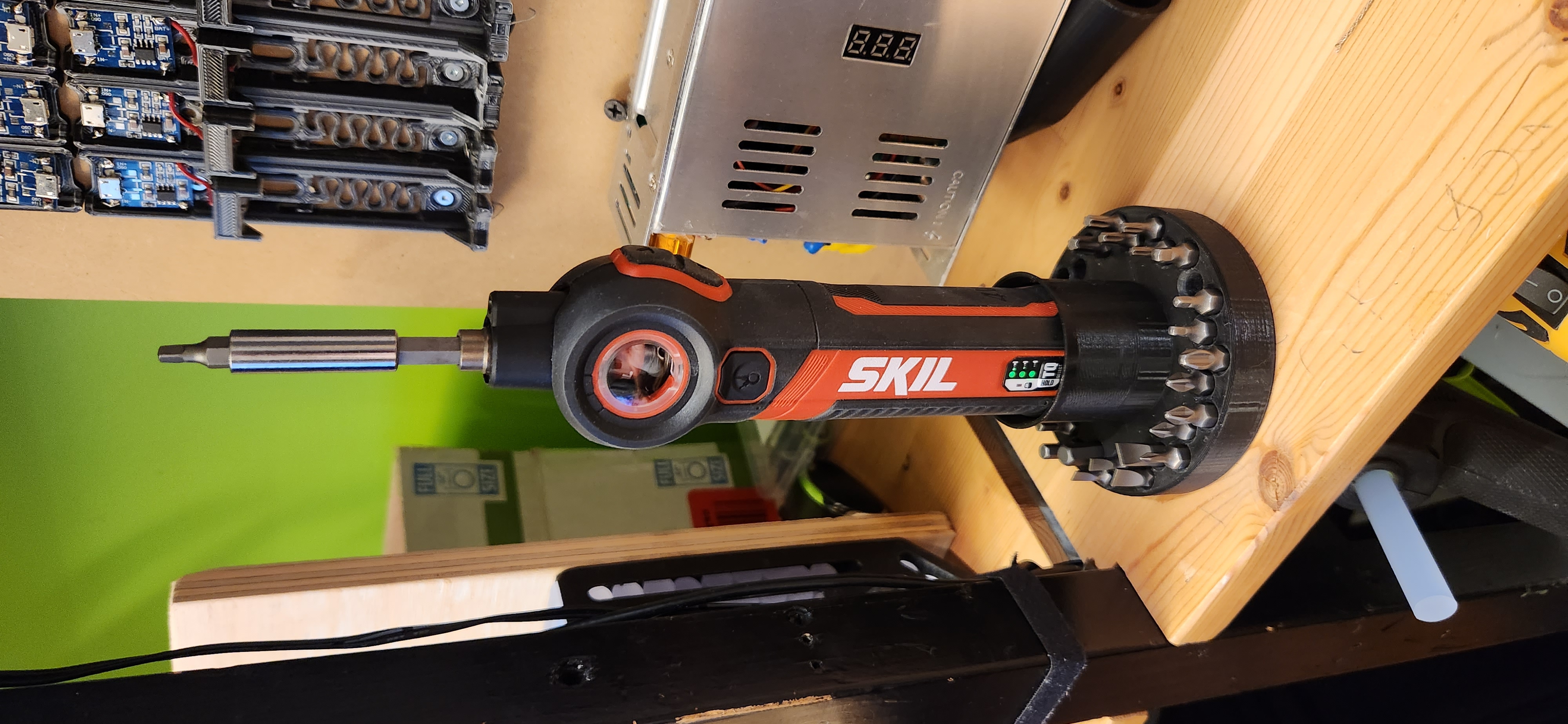 Skil SD5619-00 TWIST 2.0 Screwdriver Charging Stand by Zeroshin ...