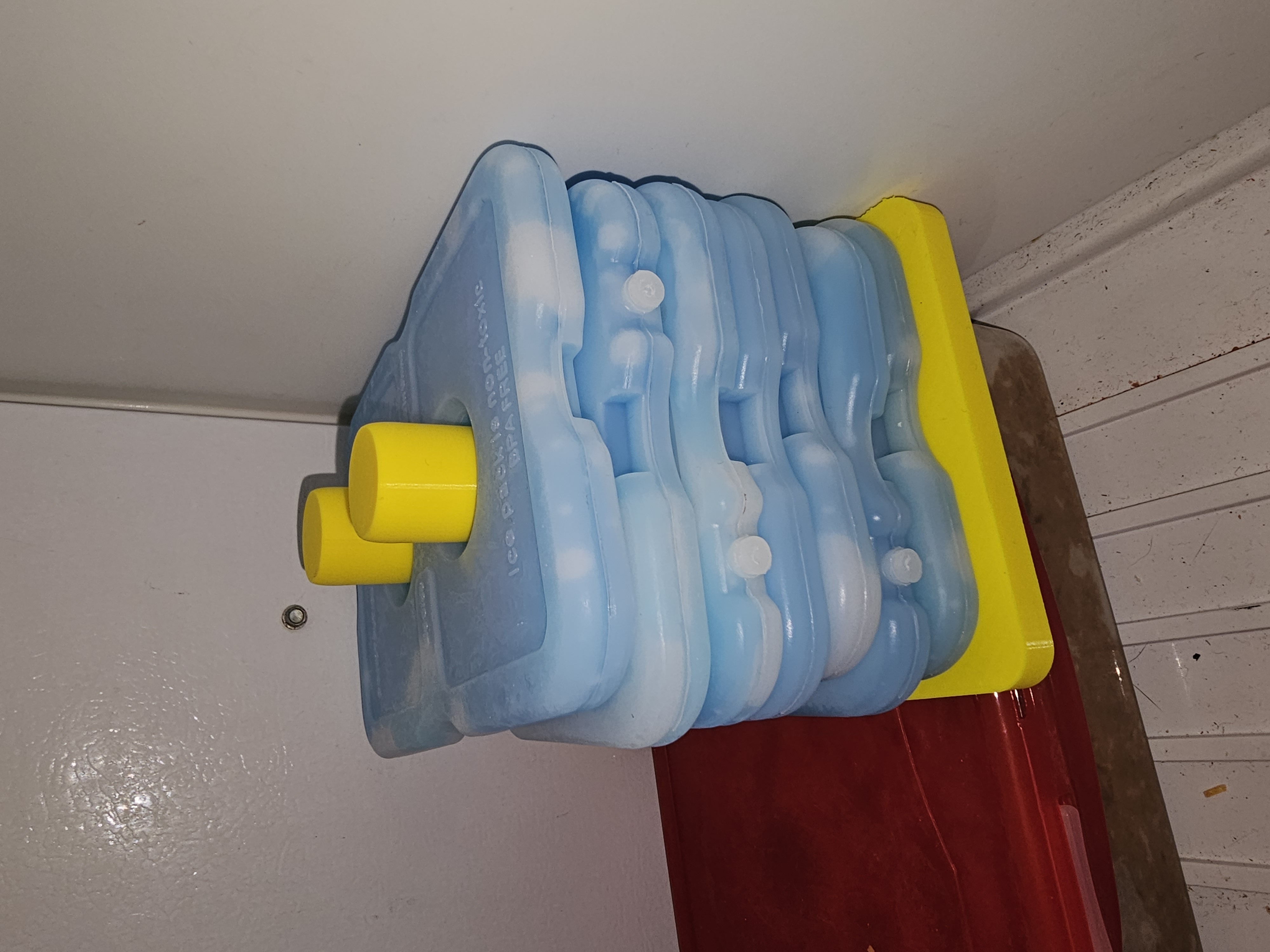 Two Hole Slim Ice Pack Holder by DDock | Download free STL model ...