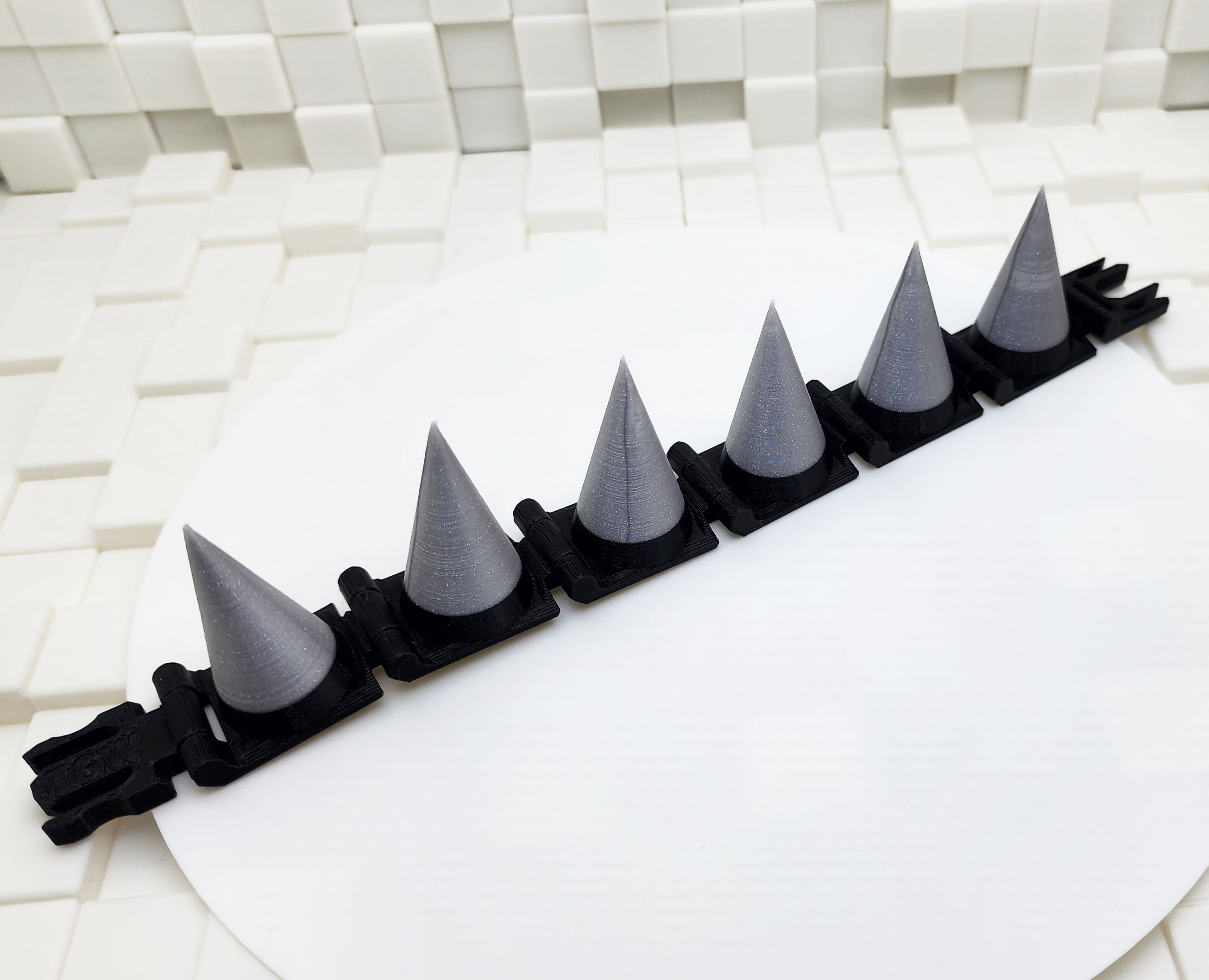 PIP Spiked Bracelet w/clasp por Triple G Workshop | Descargar modelo ...