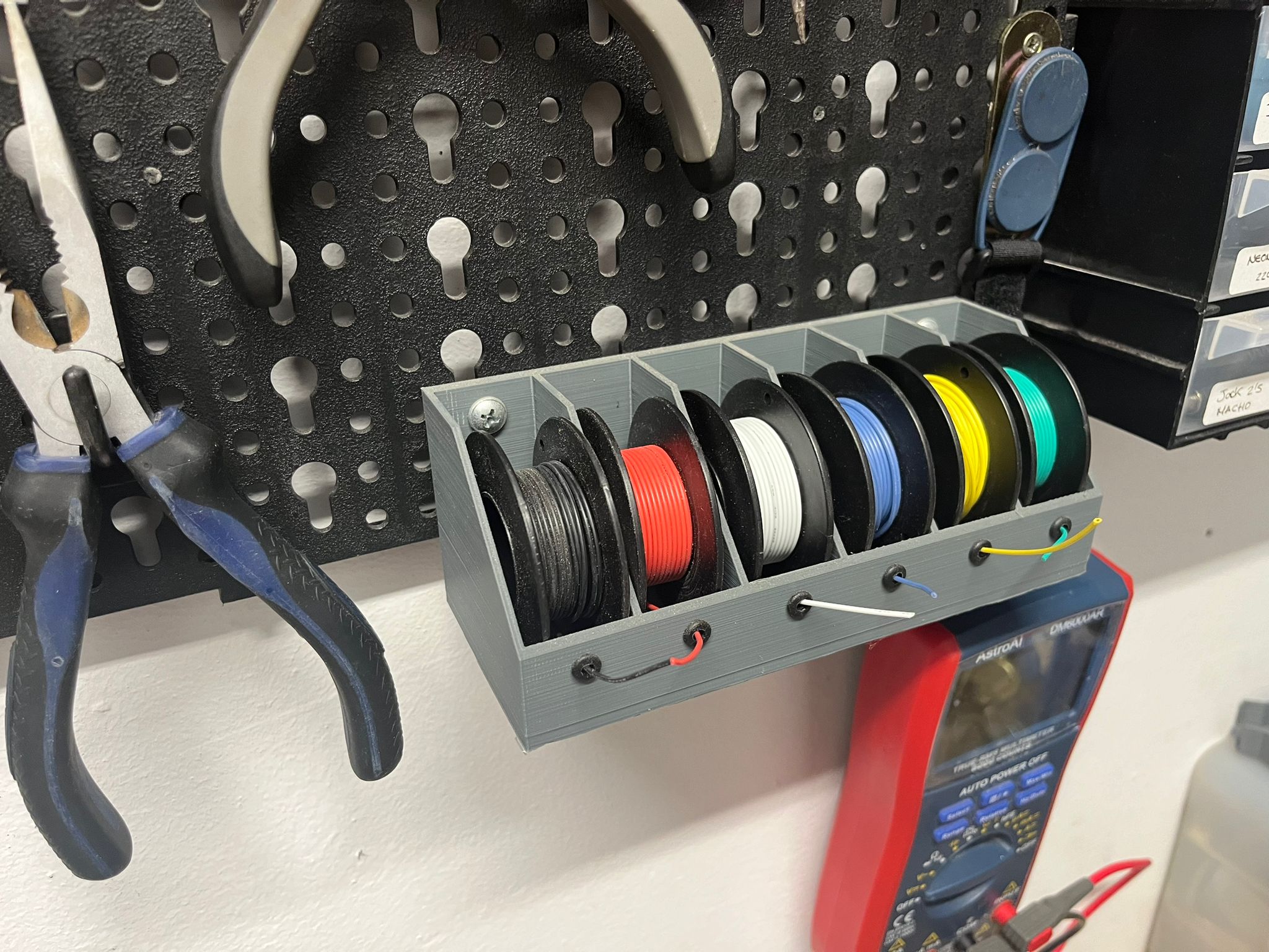 wires holder / soporte para bobinas de cable by MiguelB. | Download ...