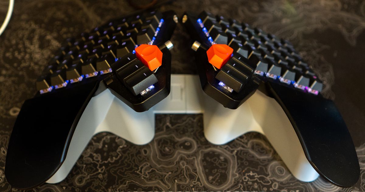 Ergonomic ZSA Moonlander Tilt Stand by benkrejci | Download free STL ...