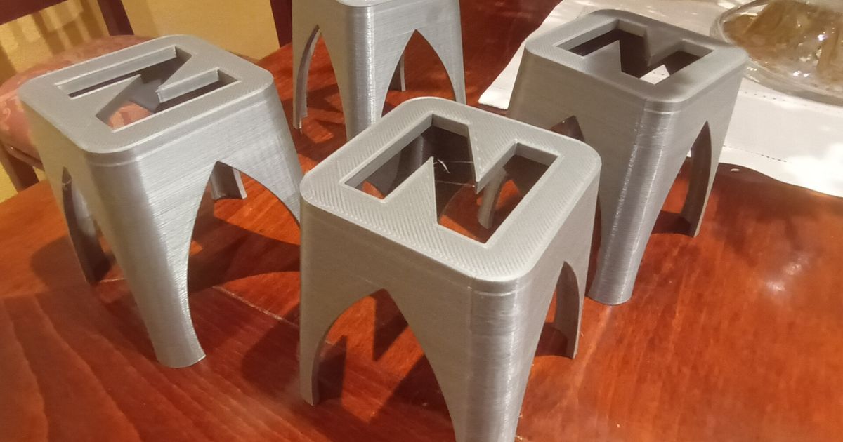 Extremely resistant support for painting and pouring. Stackable by ...