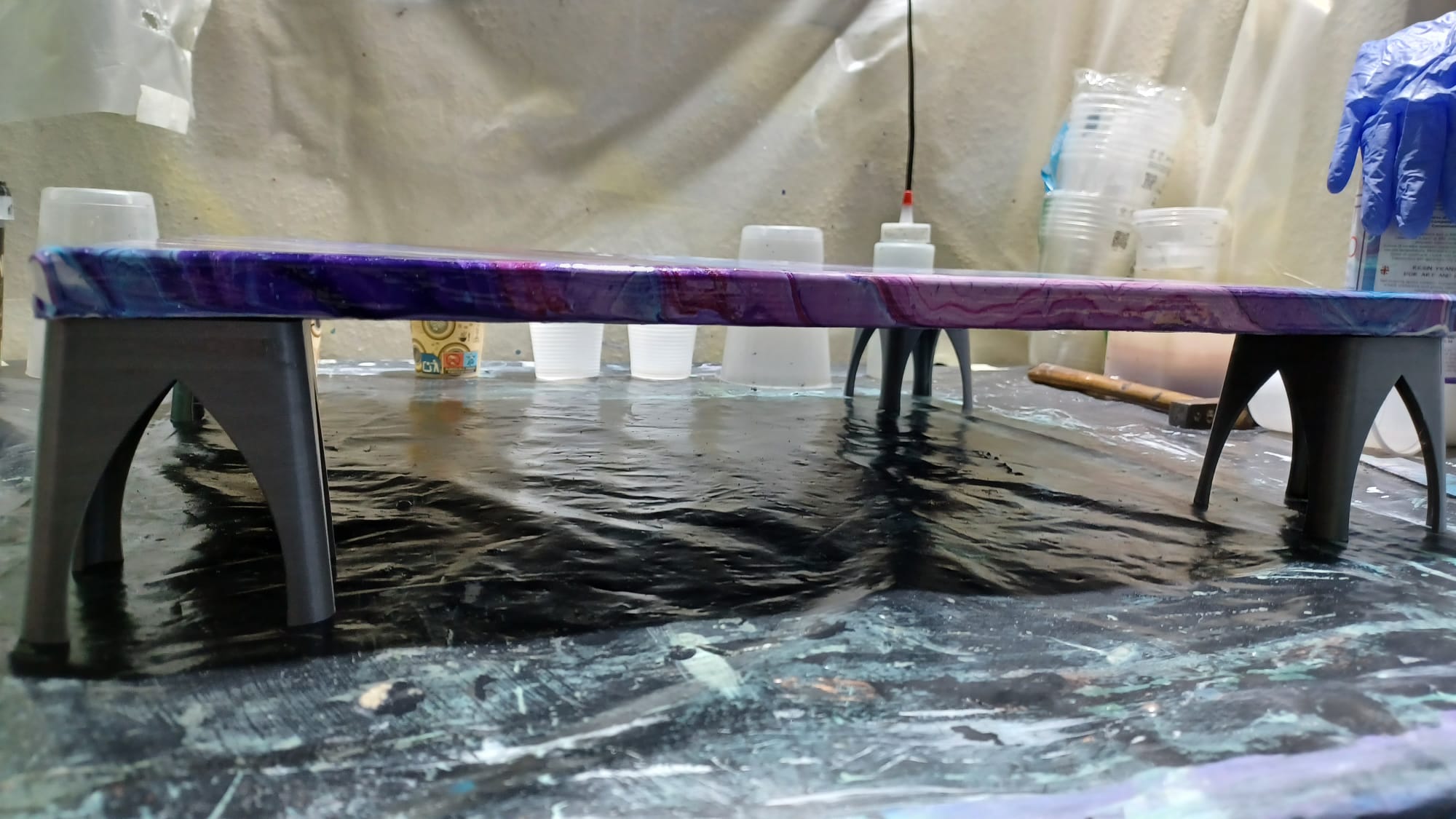 Extremely resistant support for painting and pouring. Stackable by ...