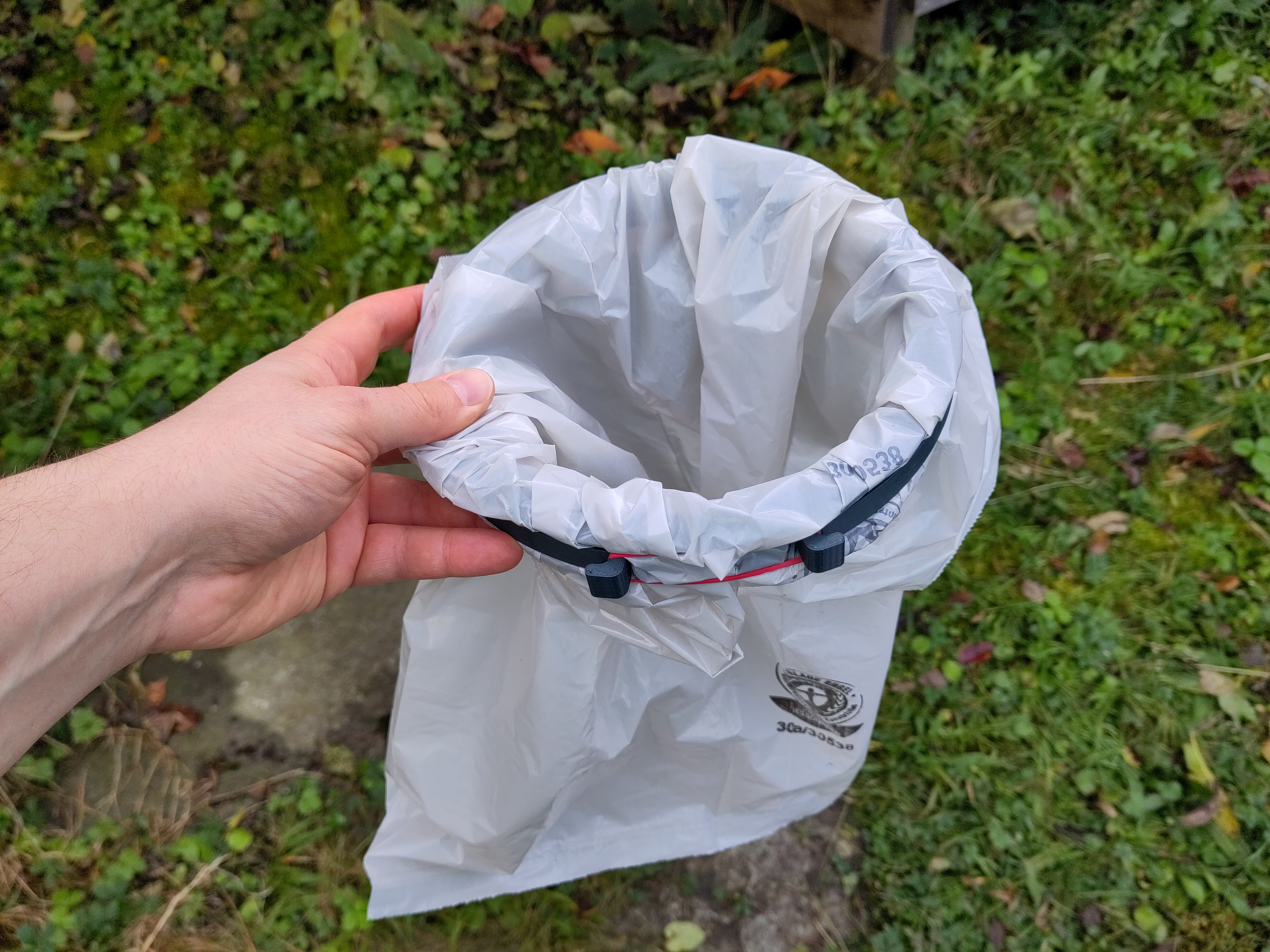 Trash collecting bag-handle ring by LittleJoeMuc | Download free STL ...
