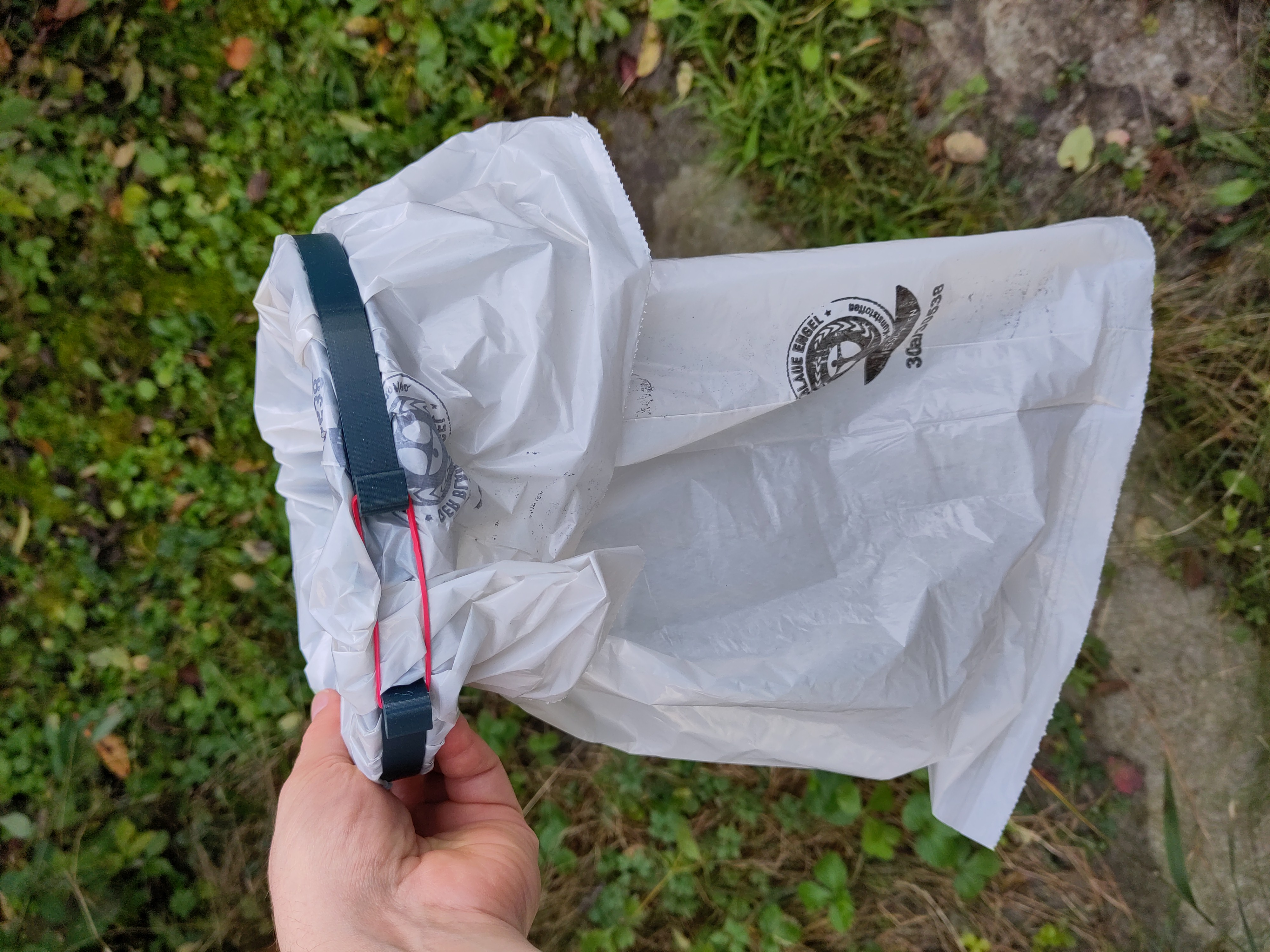 Trash collecting bag-handle ring by LittleJoeMuc | Download free STL ...