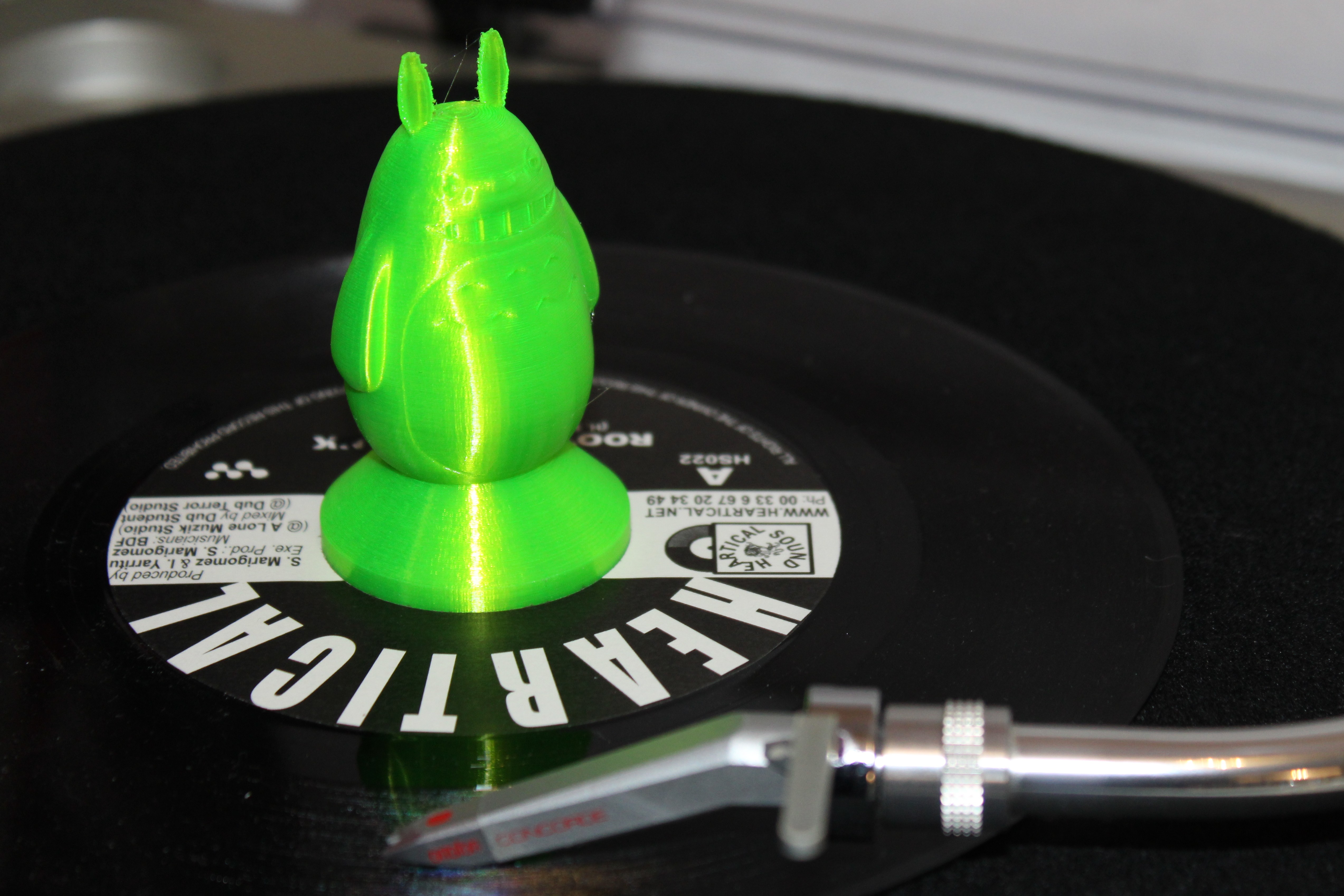 7" single record adapter puck with Totoro figurine by moWerk | Download ...