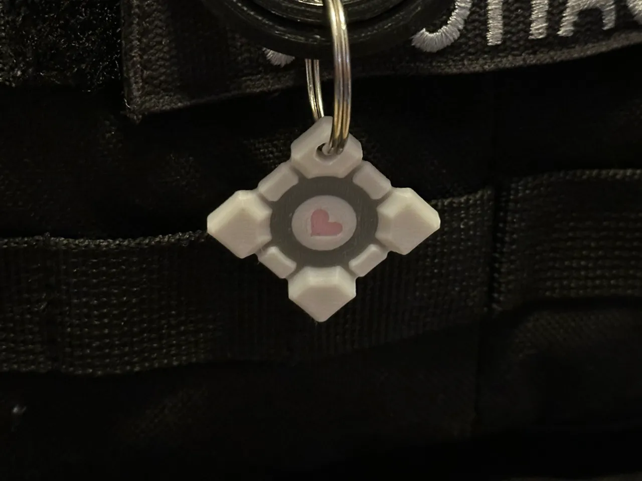 Portal 2 Companion Cube Keychain by emilia | Download free STL model ... Portal 2 Companion Cube Keychain by emilia | Download free STL model ...