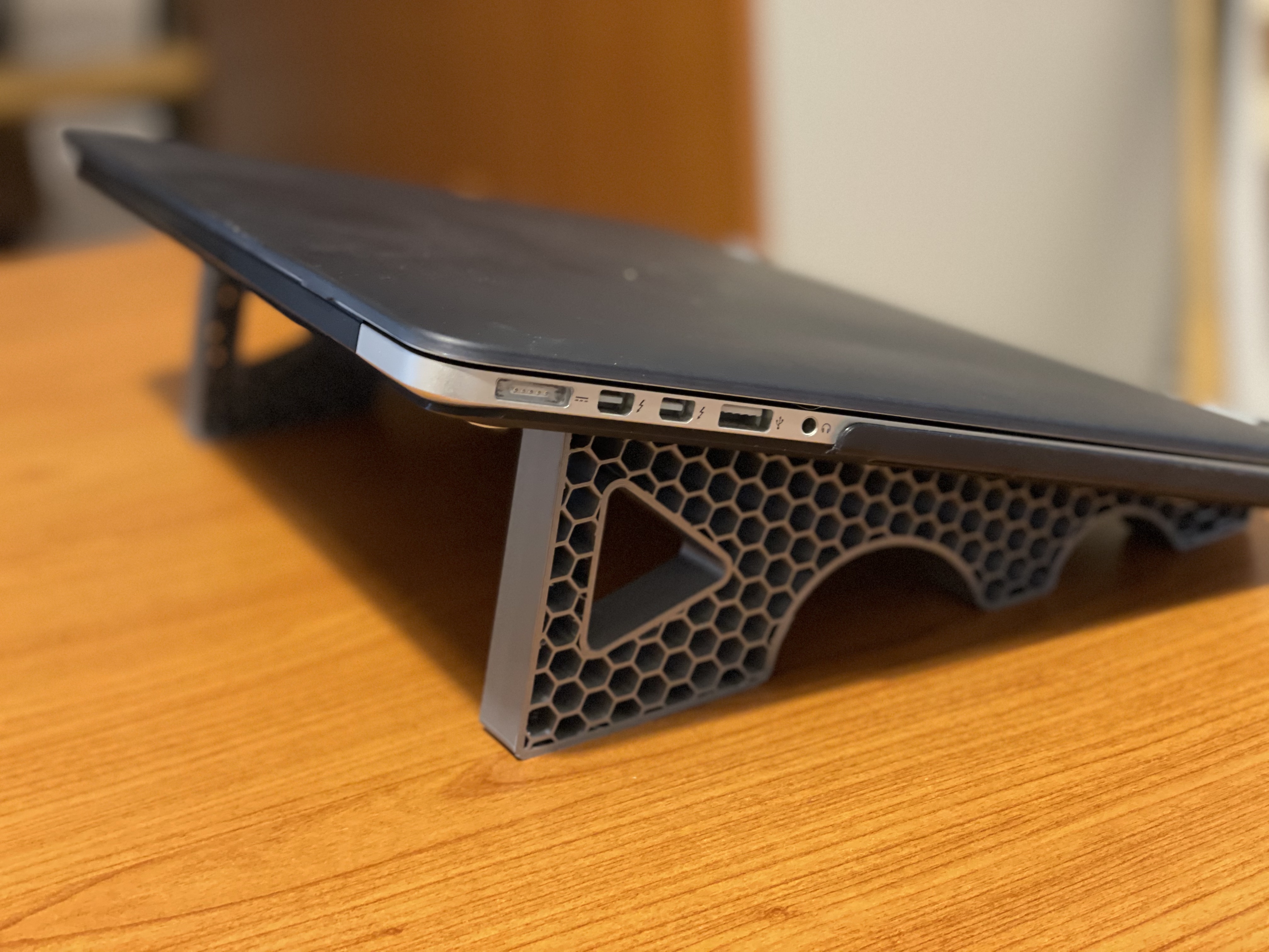 Laptop Stand by The Mabur | Download free STL model | Printables.com