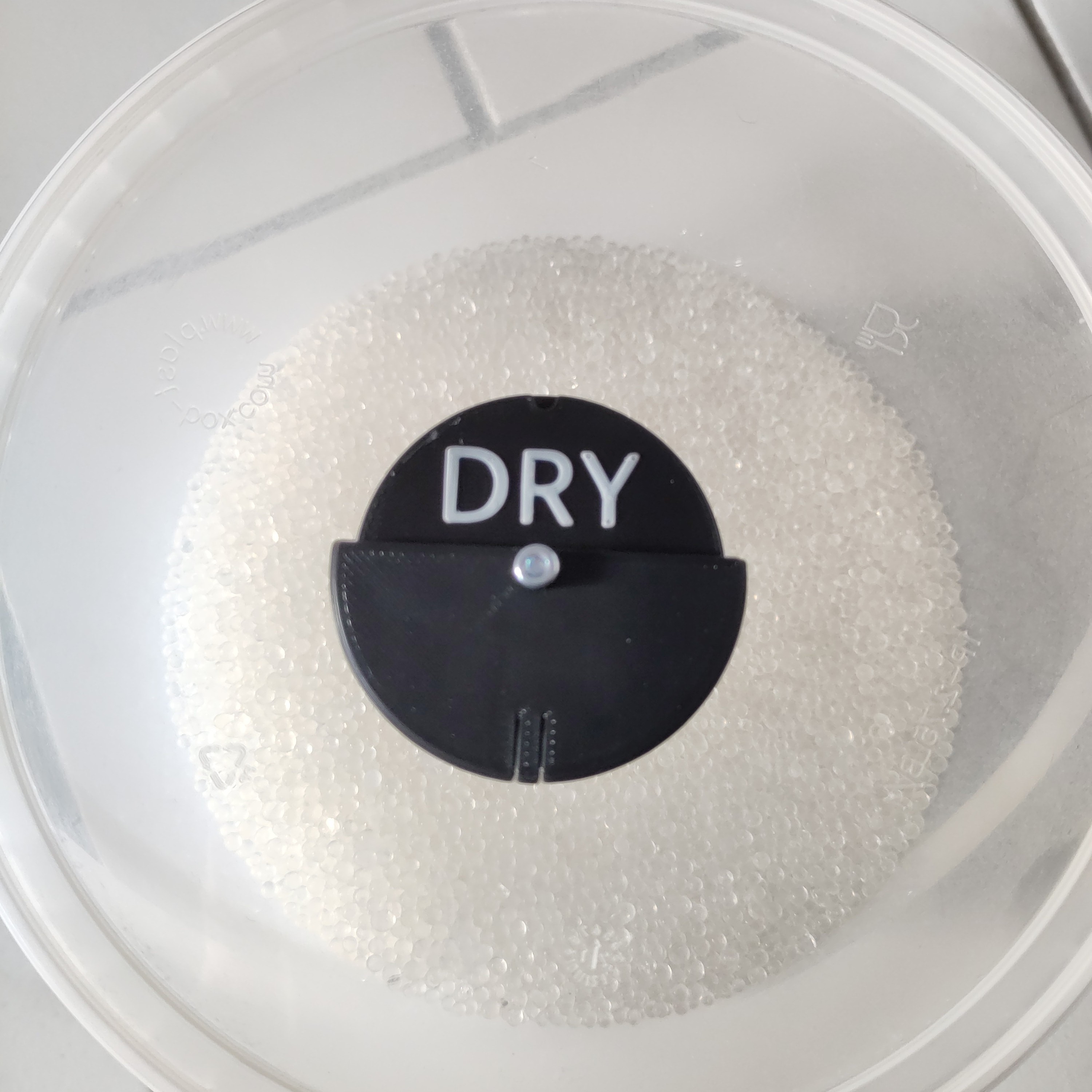 Wet / Dry tag sign (+Deutsch Trocken / Feucht) by LittleJoeMuc ...