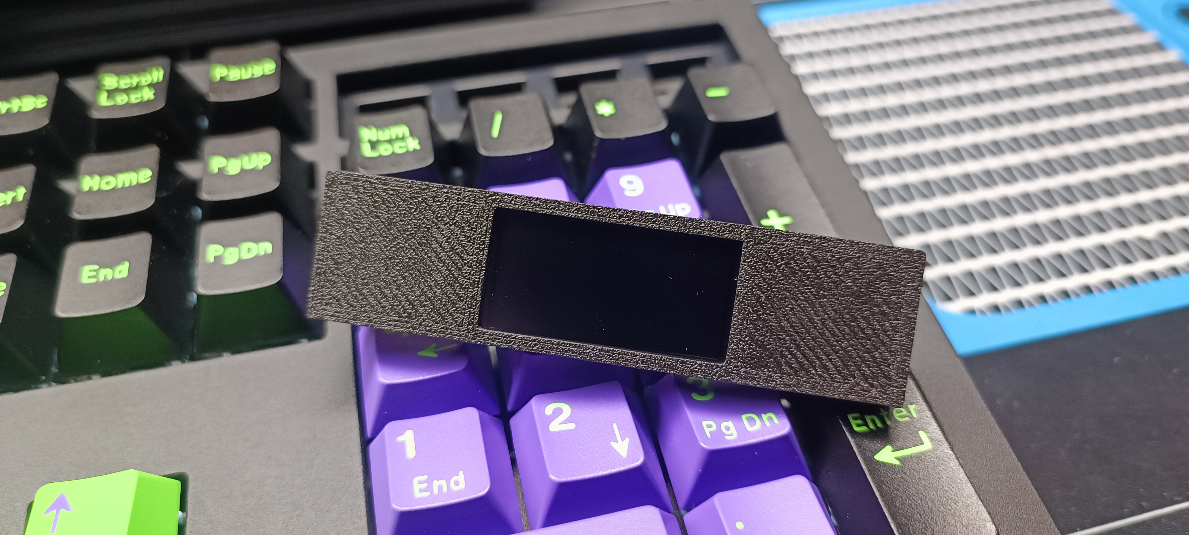 Keychron Q6 OLED Display Module by ElBartoME | Download free STL model ...