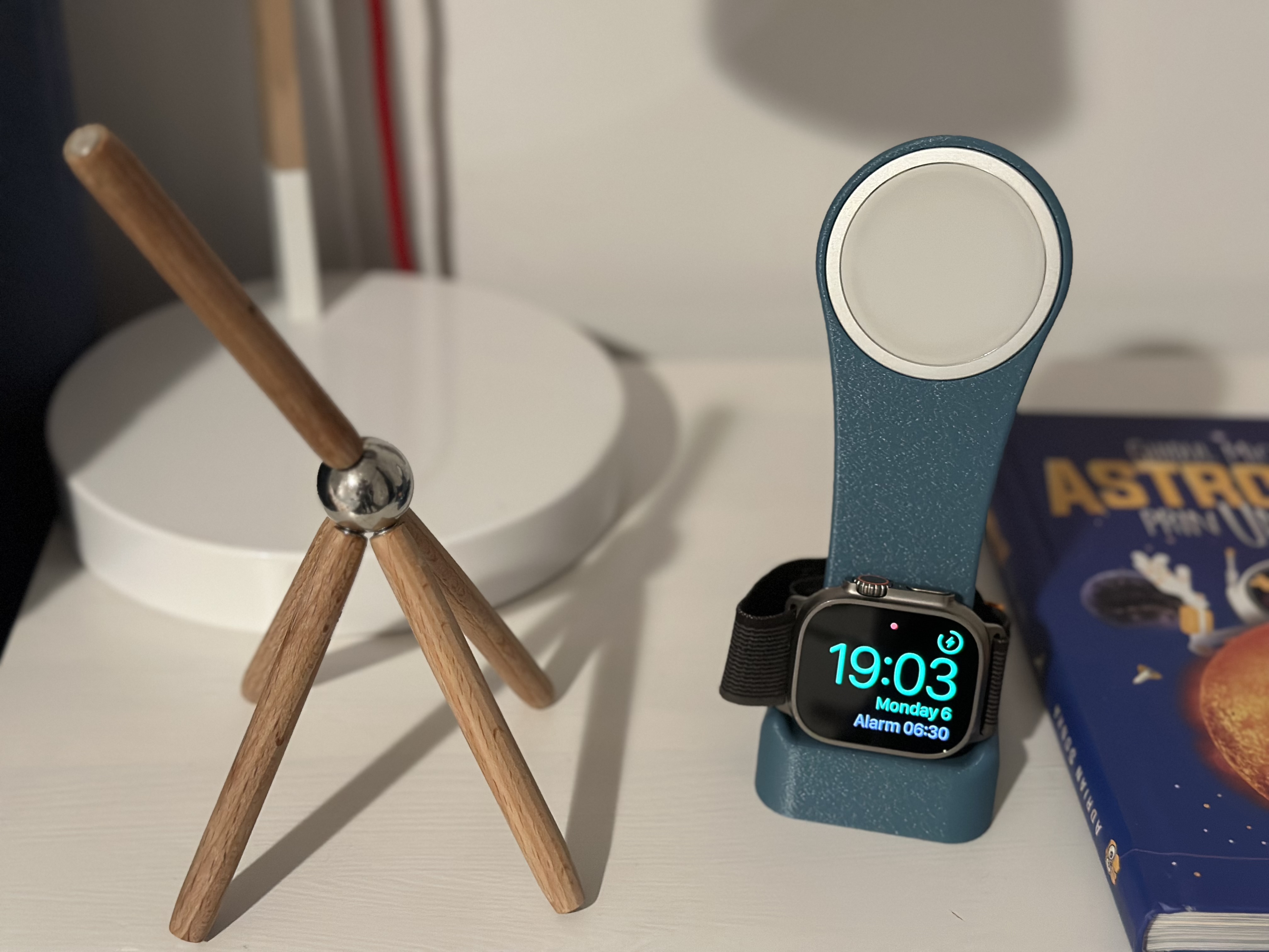 Magsafe iPhone and Apple Watch Ultra stand/dock by Stefan | Download ...