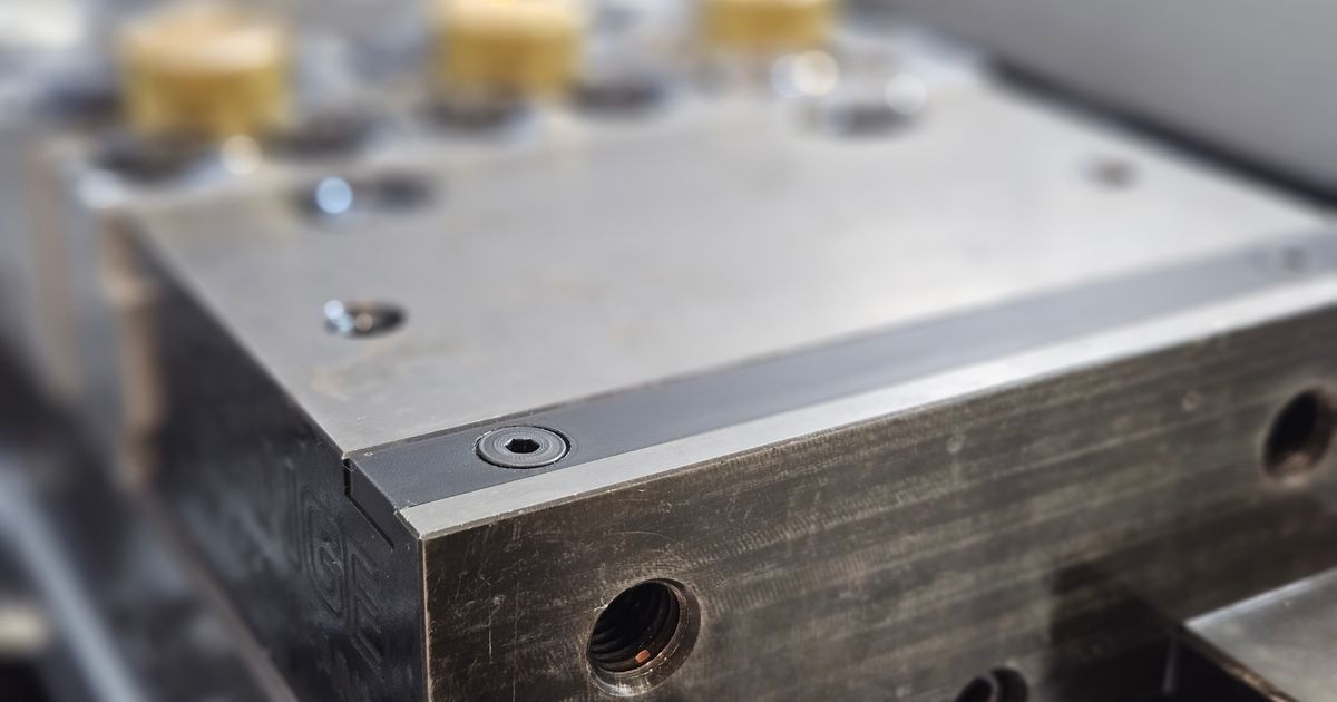 Orange Vise 3-Axis Talon Grip Plug by sscadcam | Download free STL ...