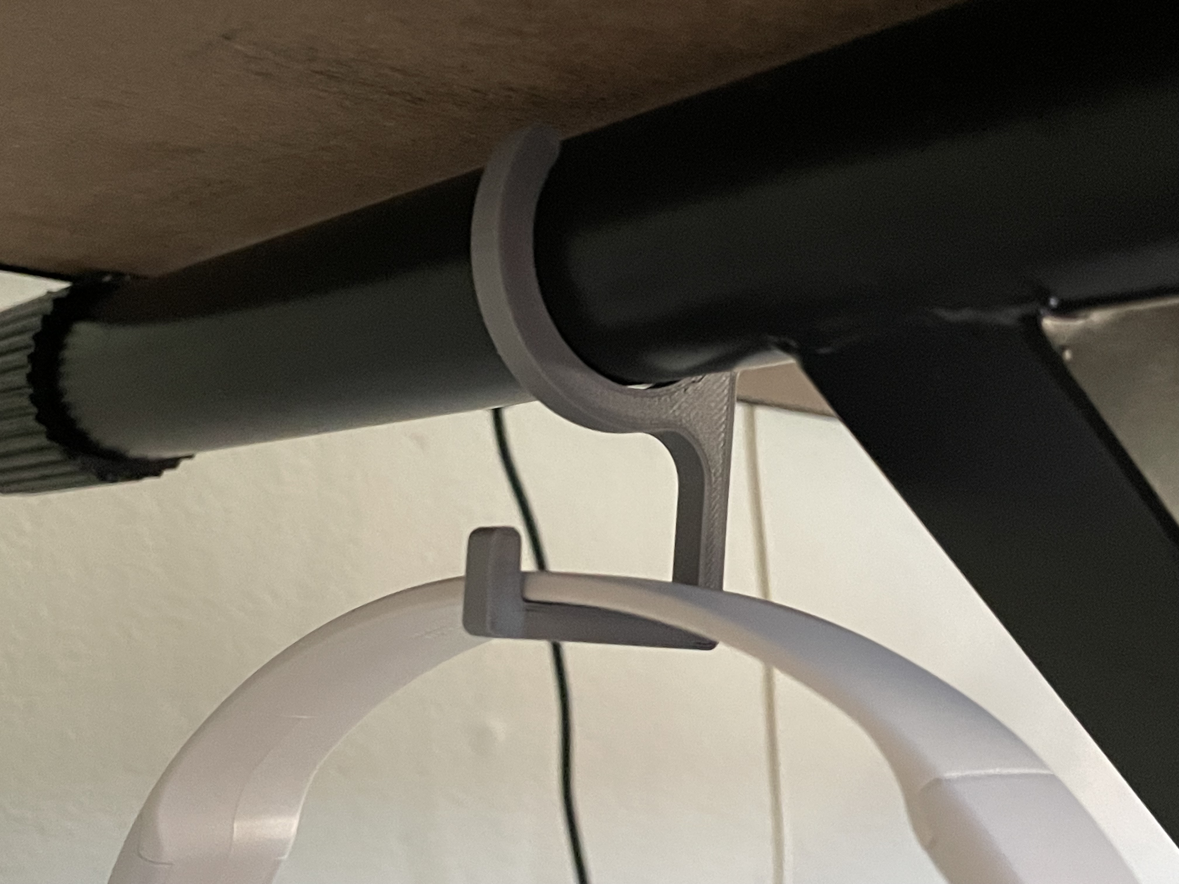 Piano/Keyboard Stand Headphone Hook by TankerTech | Download free STL ...