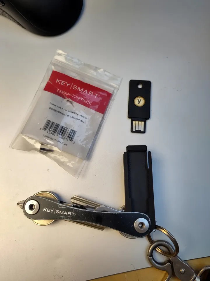 Yubikey Keysmart Adapter by D4rk Helmet | Download free STL model ...