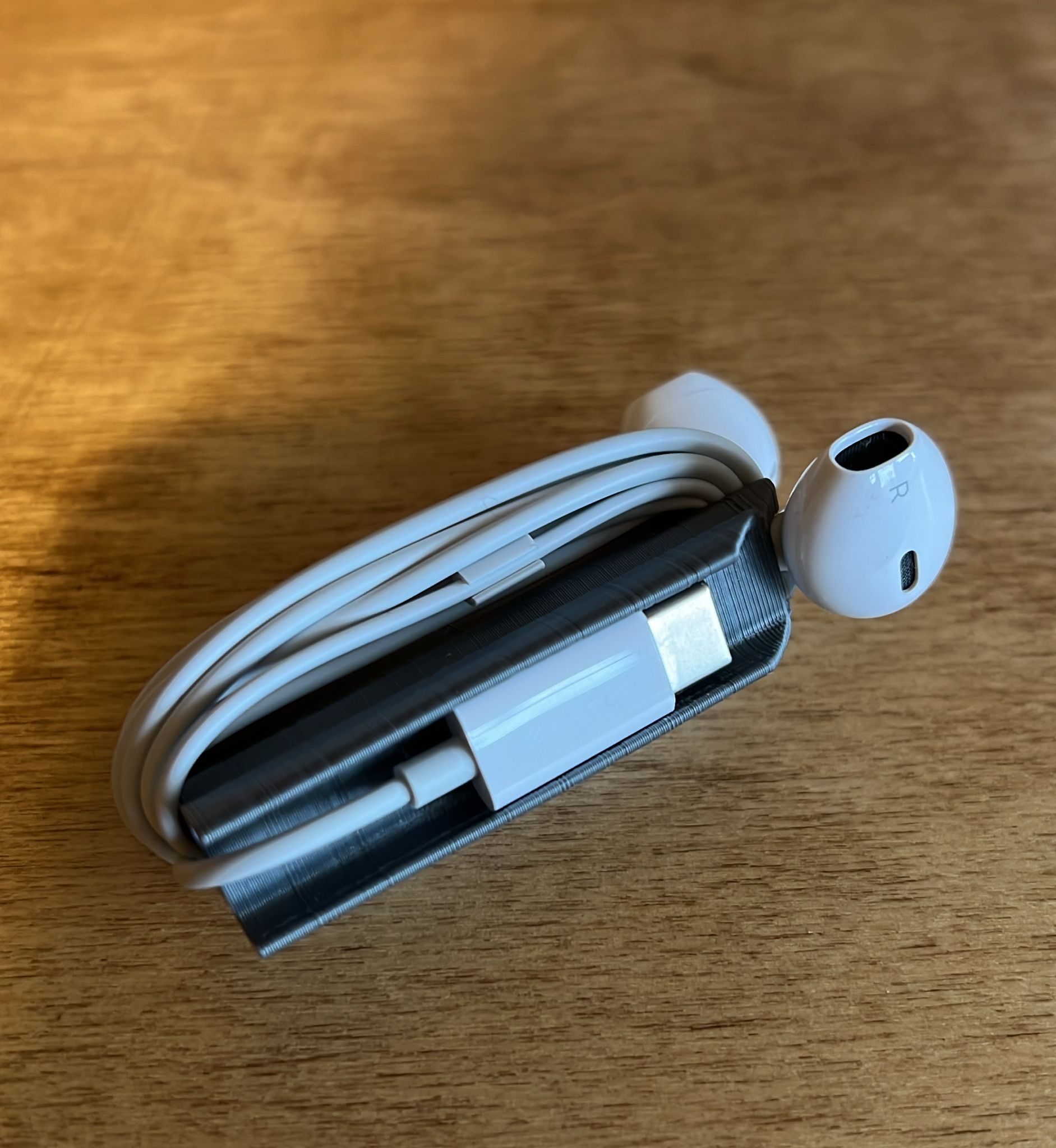 Apple earpods / earbuds holder, wrap (USB-C) by pixelhub MakerWorld ...