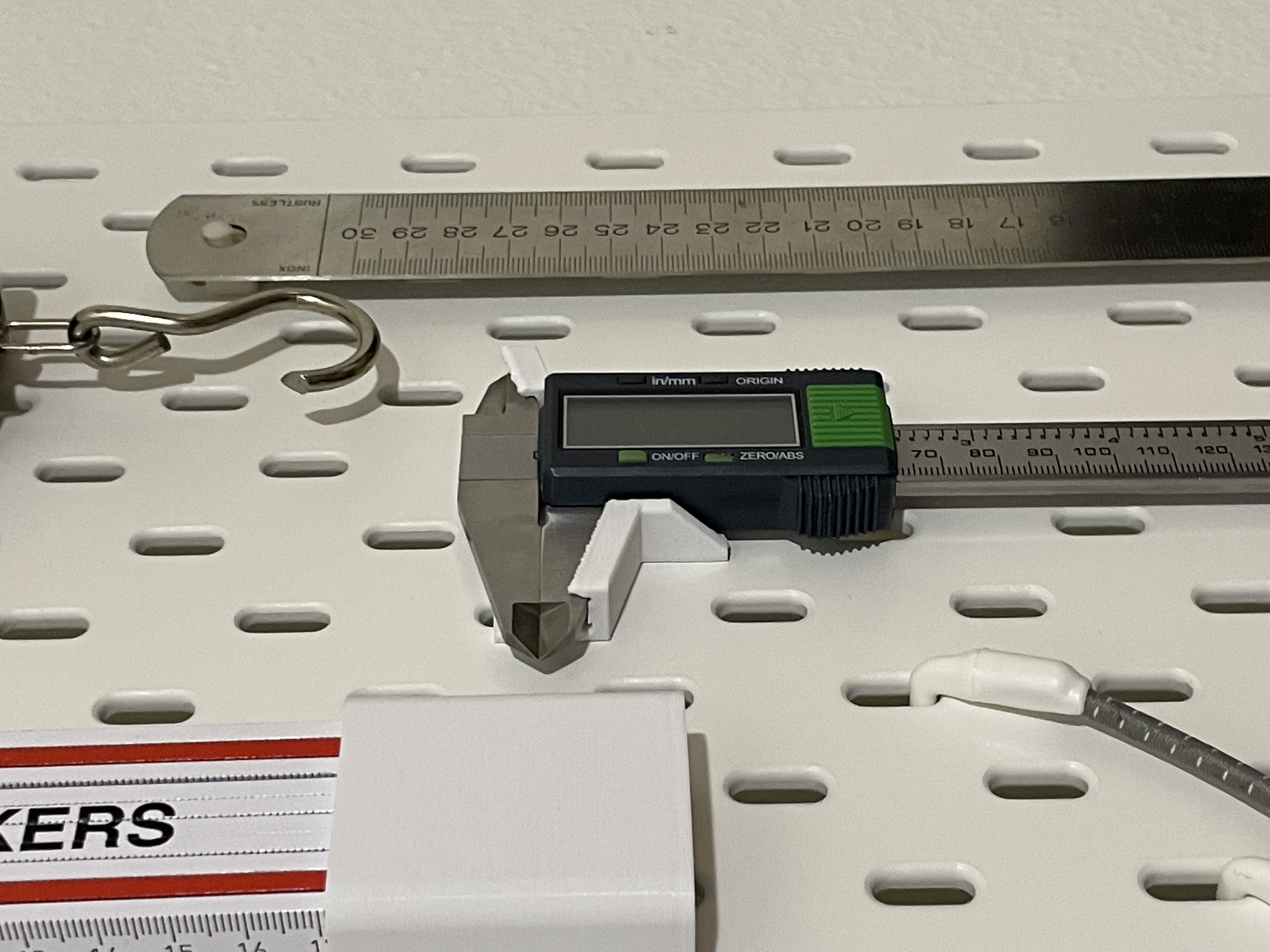 Calipers Skadis Mount by Nicolas Mattia | Download free STL model ...