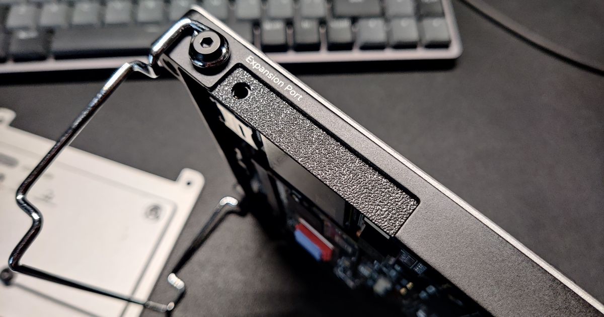 Clockwork Pi uConsole LTE side plate par Nekorouter | Téléchargez ...