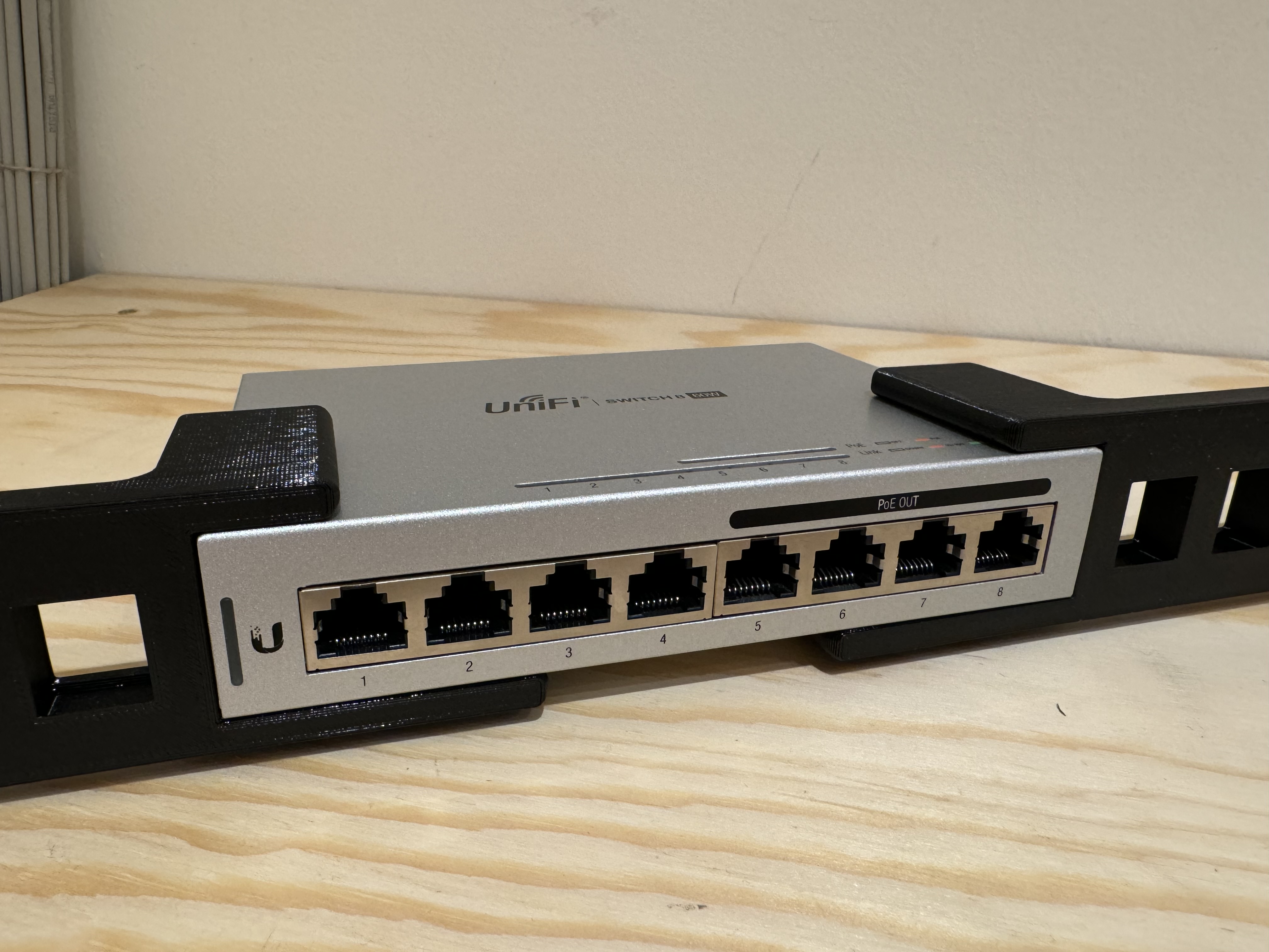 Ubiquiti US-8/US-8-60W 19" rack mount - improved by the_ress | Download ...