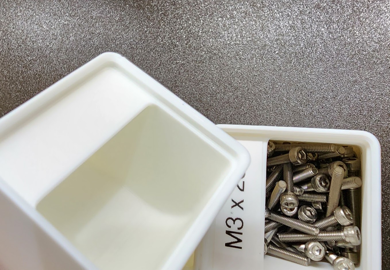 Gridfinity supportless 1x1 bins with label and ramp. by hardiebotha | Download free STL model ...