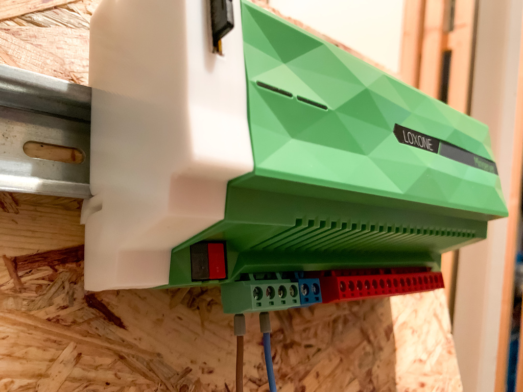 Loxone SD card adapter for DIN Rail by TimElectric | Download free STL ...